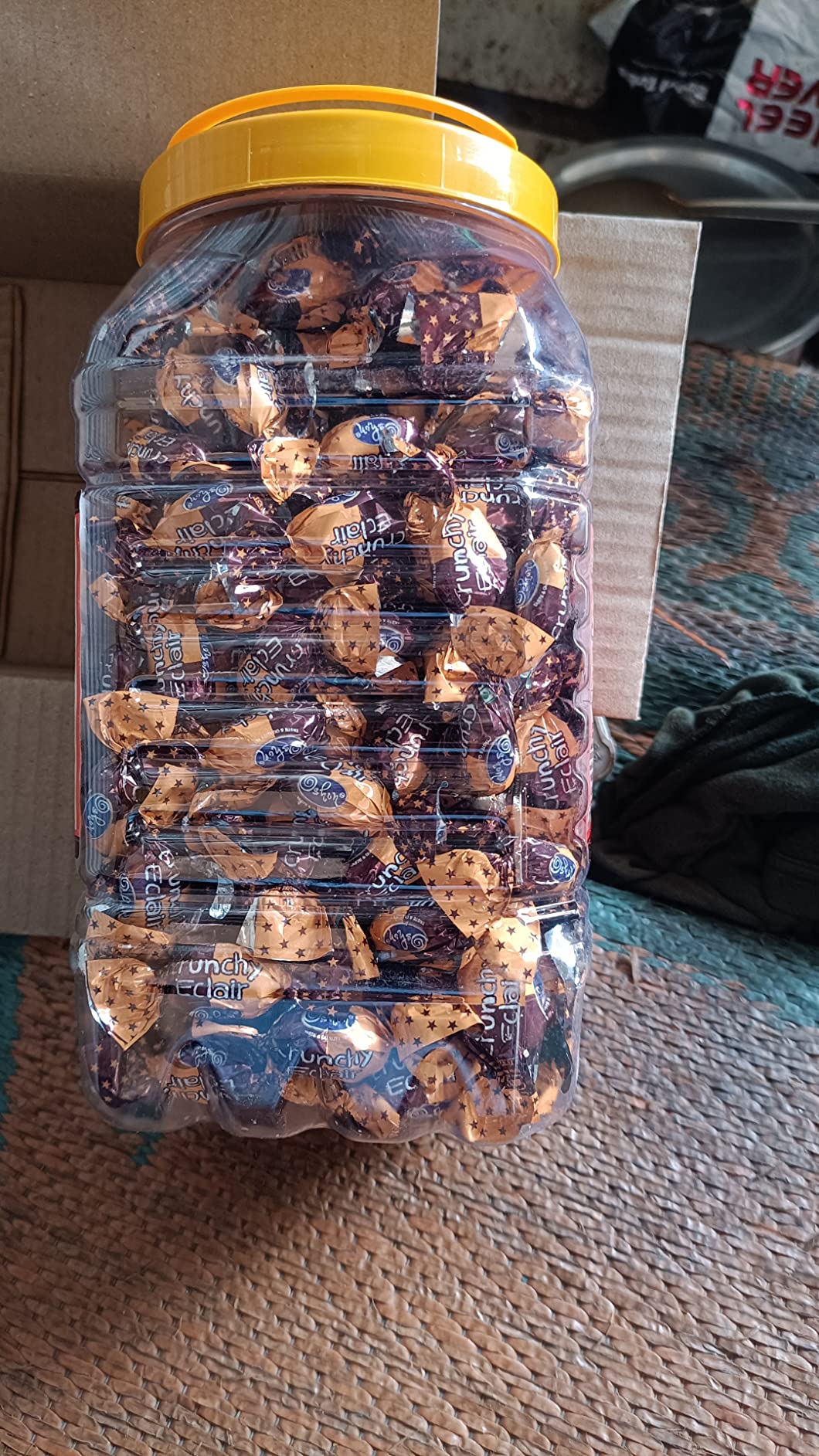 Crunchy Eclairs (Candy Jar with 230pcs) : Amazon.in: Grocery & Gourmet ...