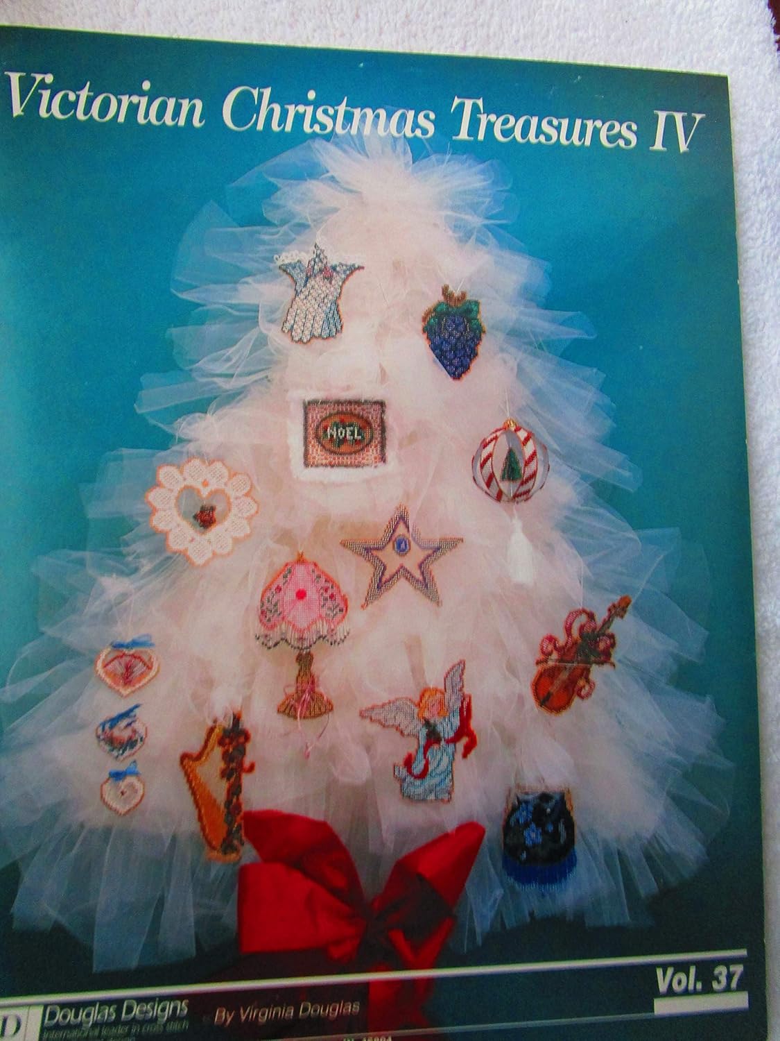 Amazon.com: Victorian Christmas Treasures IV Stitching Craft Book ...
