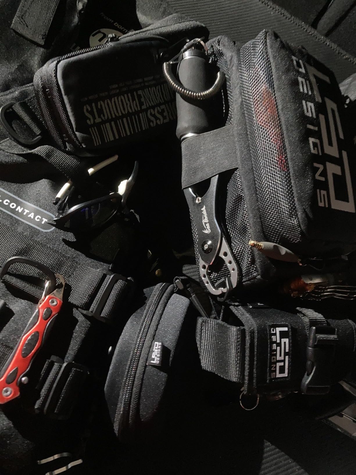 Amazon | SeaBonds フィッシュグリップ 計量付き 釣り フィッシンググリップ 開口部ステンレス 防錆 アルミ合金 高耐久 魚つかみ 海水可 カラビナ 耐荷量20kg 360度 ...