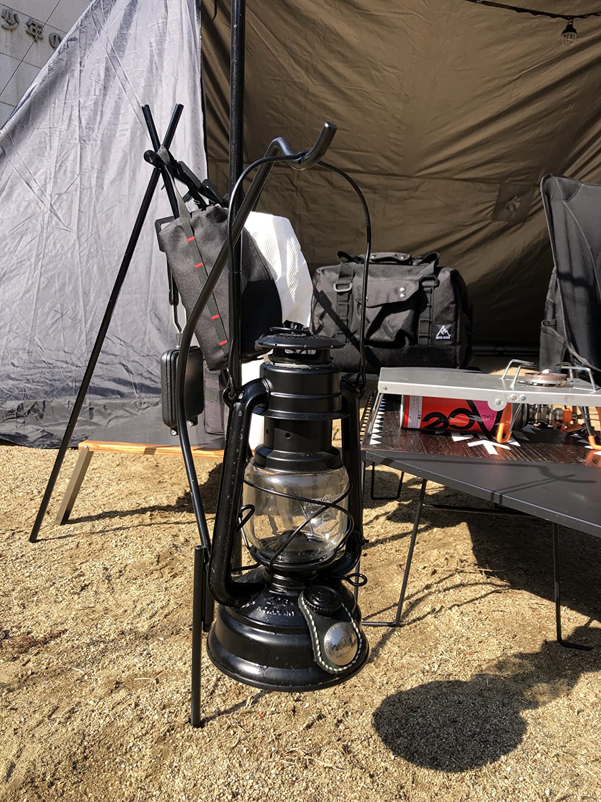 Amazon.co.jp: TAKIBI BASE ランタンスタンド キャンプ アウトドア 打ち込み 軽量 ケース付き 吊り下げ ハンガー フック 黒 : スポーツ＆アウトドア