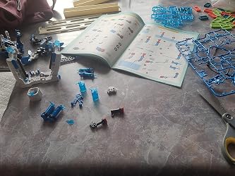 Amazon.com: Thames & Kosmos Hydraulic Boxing Bots STEM Experiment Kit ...