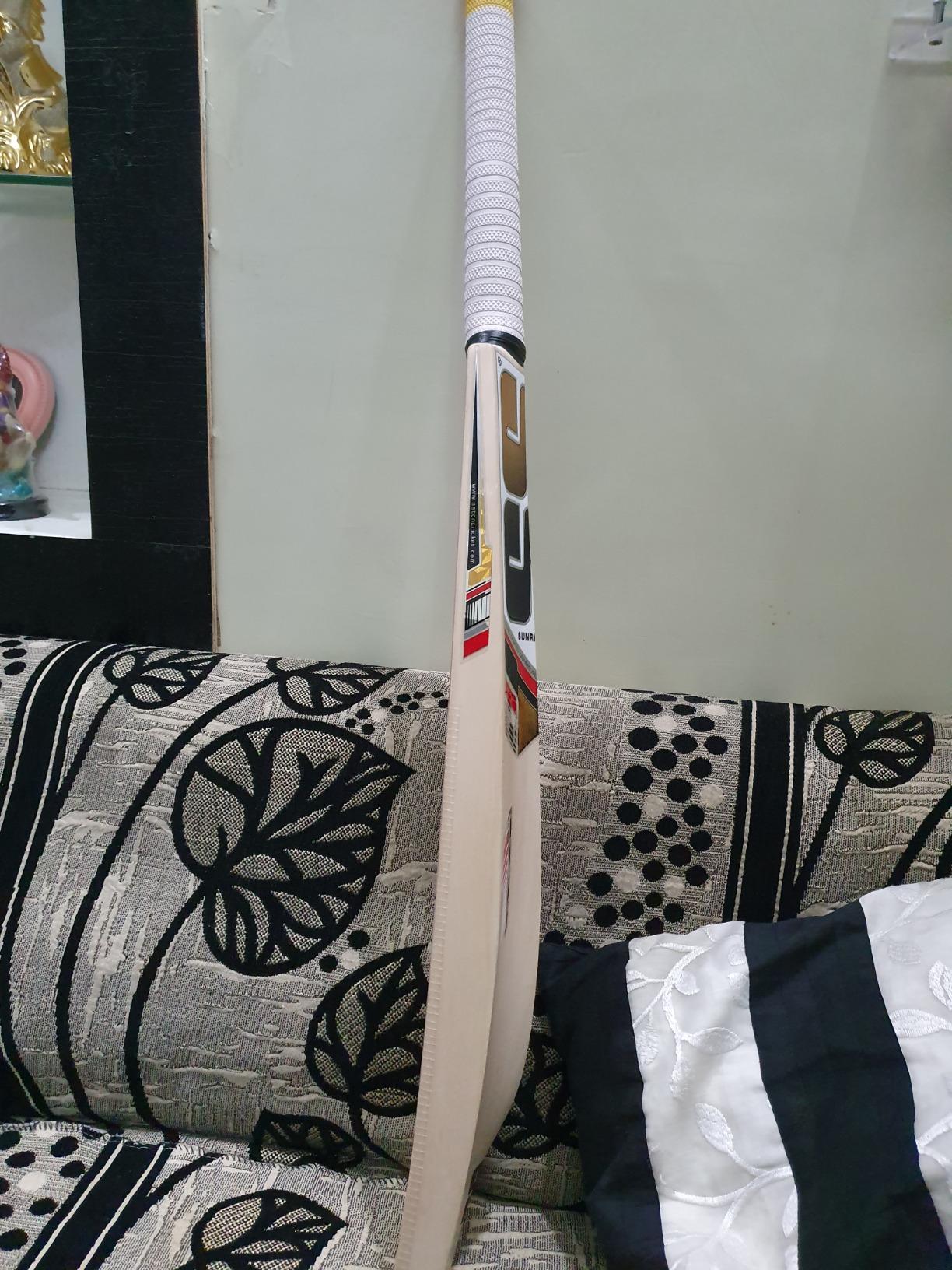 SS Super Sixes Kashmir Willow Cricket Bat, Short Handle (Color May Vary ...