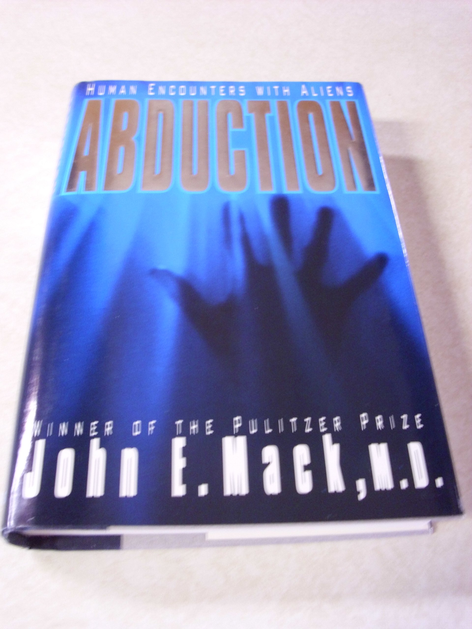 ABDUCTION: HUMAN ENCOUNTERS WITH ALIENS: John E. Mack: 9780684195391 ...