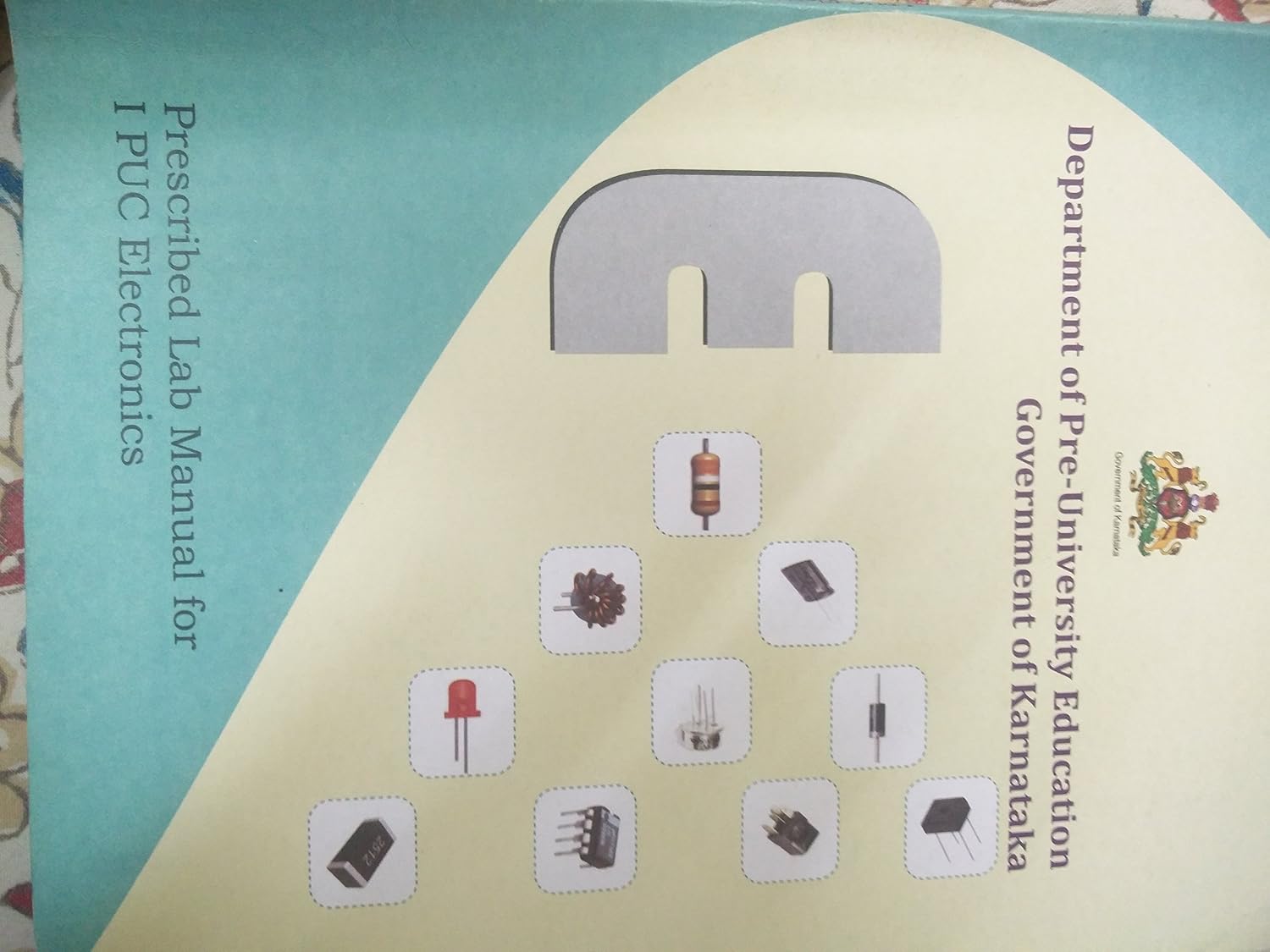 Electronics Lab Manual For 1st PUC : Amazon.in: Books