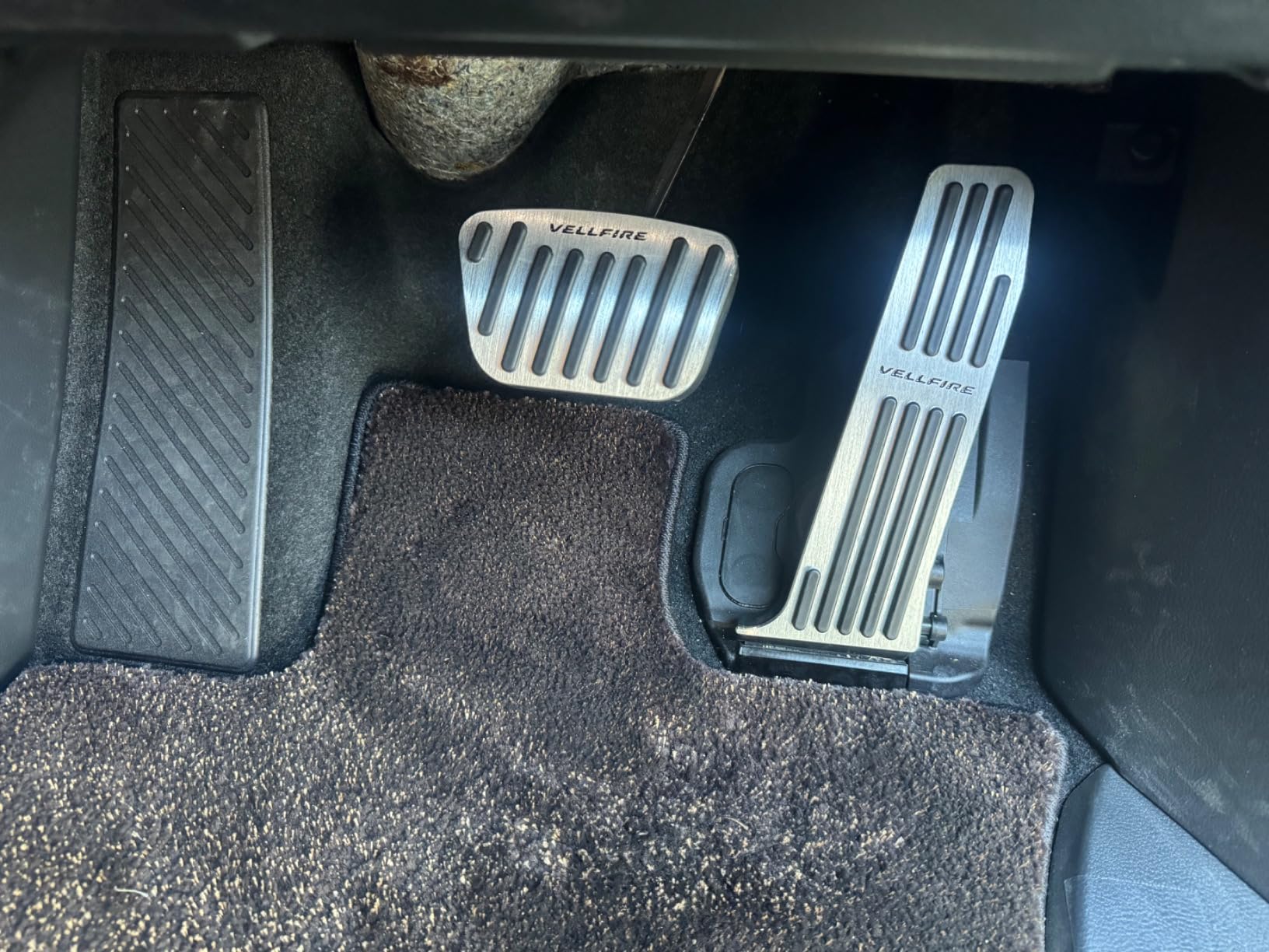 Amazon | LEXLEYS 適合トヨタ アルファード 40系 アルミ ペダル アクセル ブレーキ カバー 工具不要 滑り止め付 被せる ゴム カスタムドレスアップ パーツ(シルバー ...