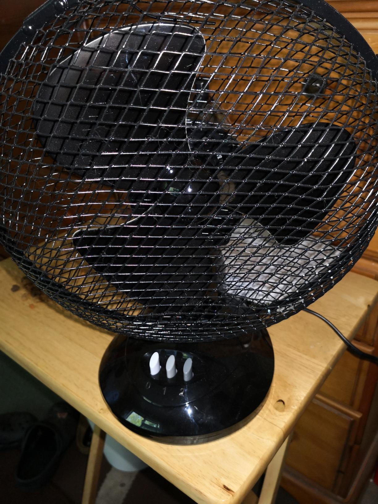 LIVIVO Stylish 12” Black Desk Table Top - Oscillating Fan - Free ...