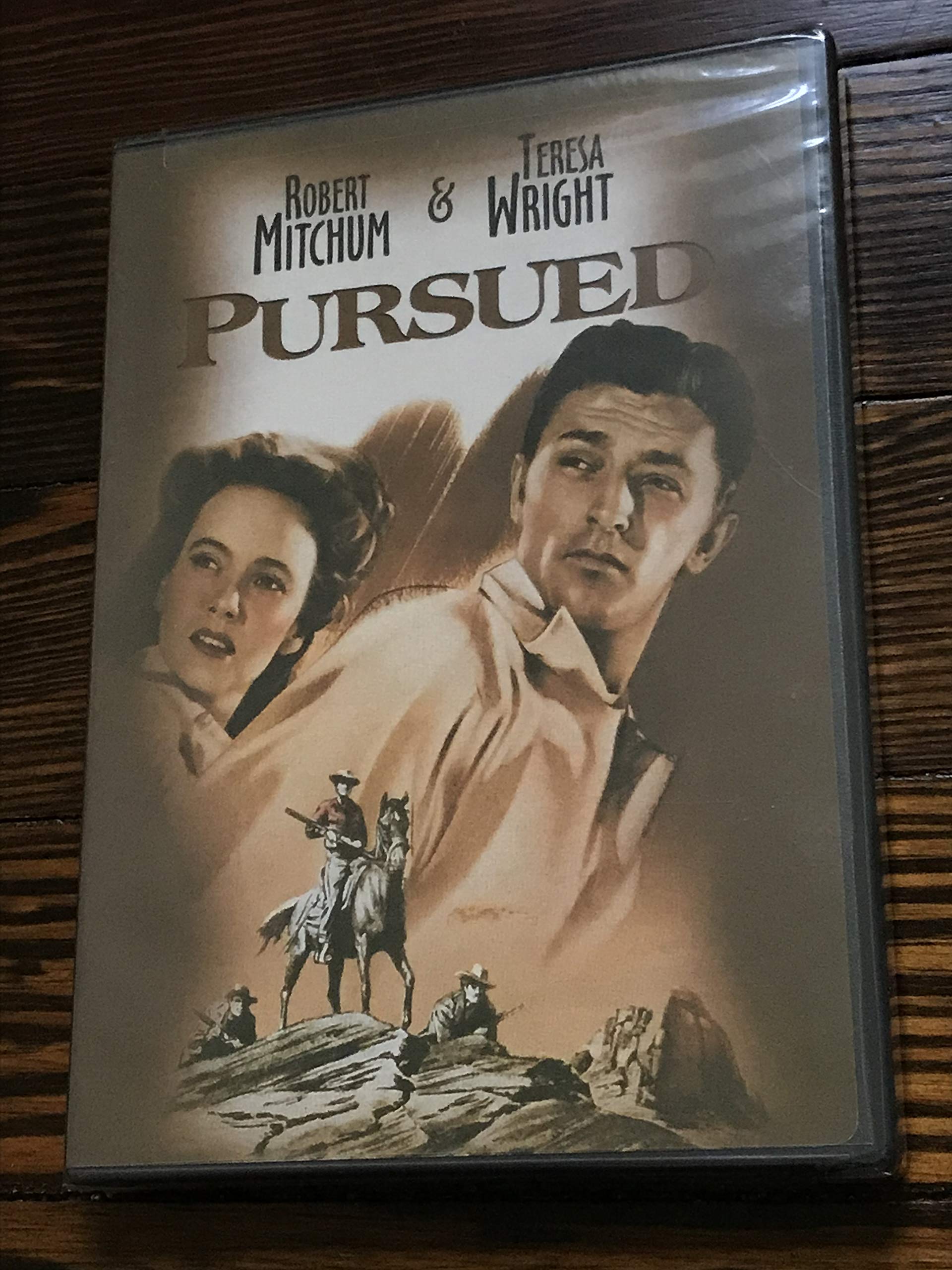 Amazon.com: Pursued [DVD] : Teresa Wright, Robert Mitchum, Judith ...