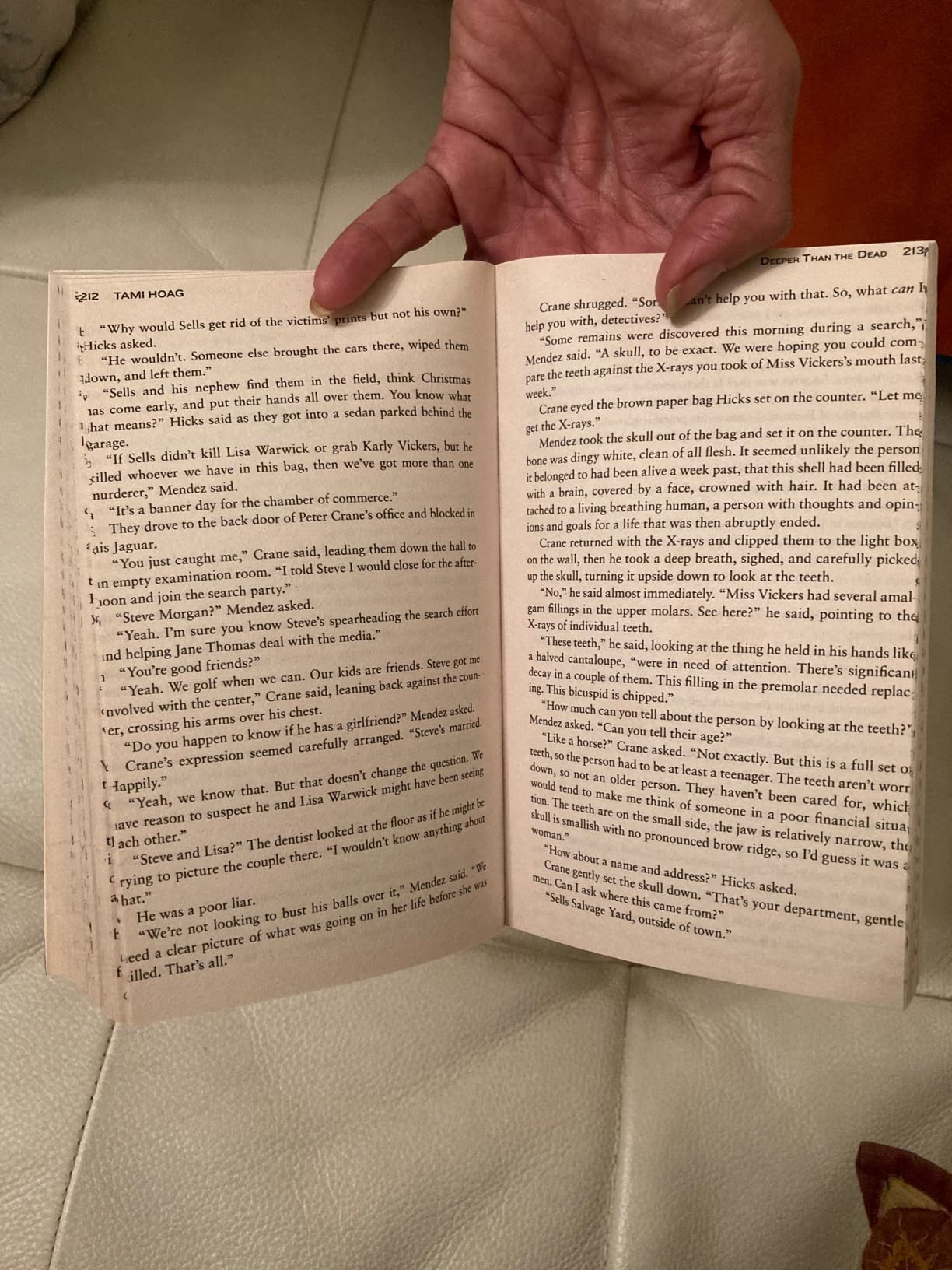 Deeper Than the Dead: 1 (Oak Knoll Series) : Hoag, Tami: Amazon.in: Books