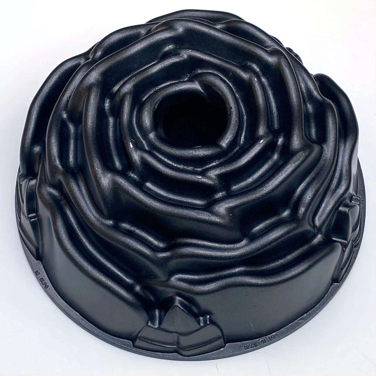 Amazon.com: Nordic Ware Pro Form Rose Bundt Pan: Home & Kitchen