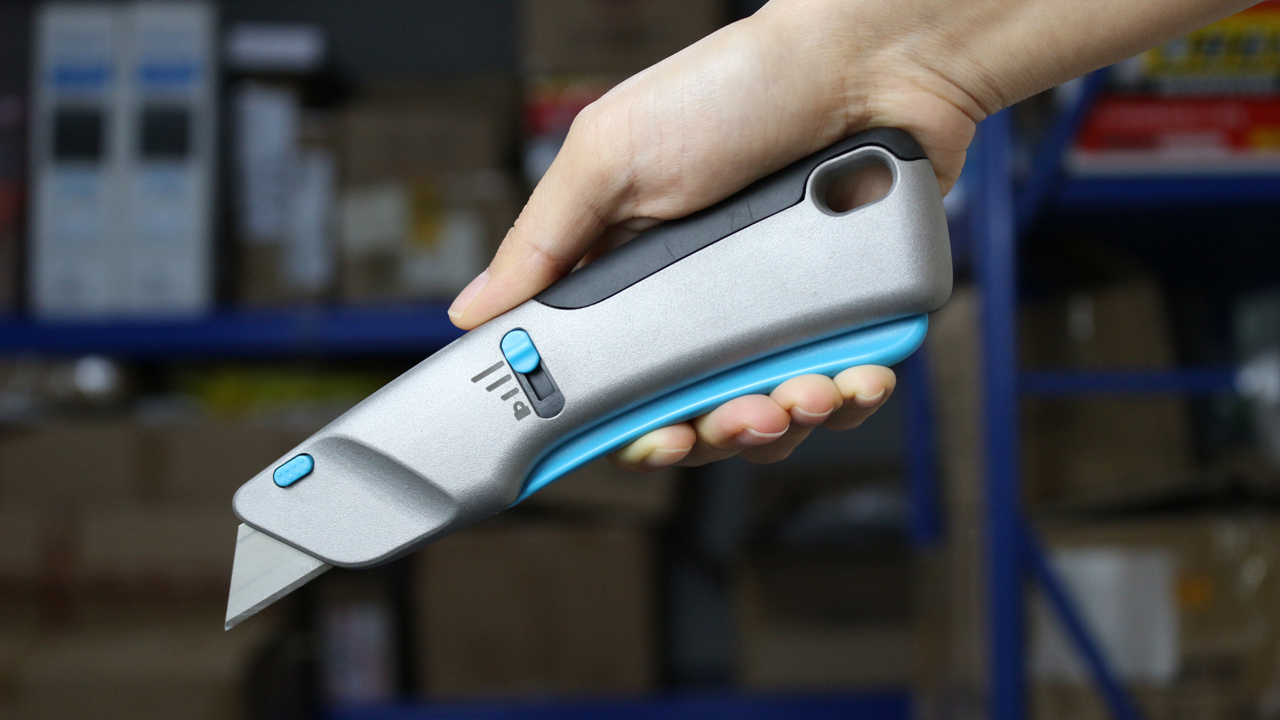 Watch Nova Squeeze Trigger Knife on Amazon Live