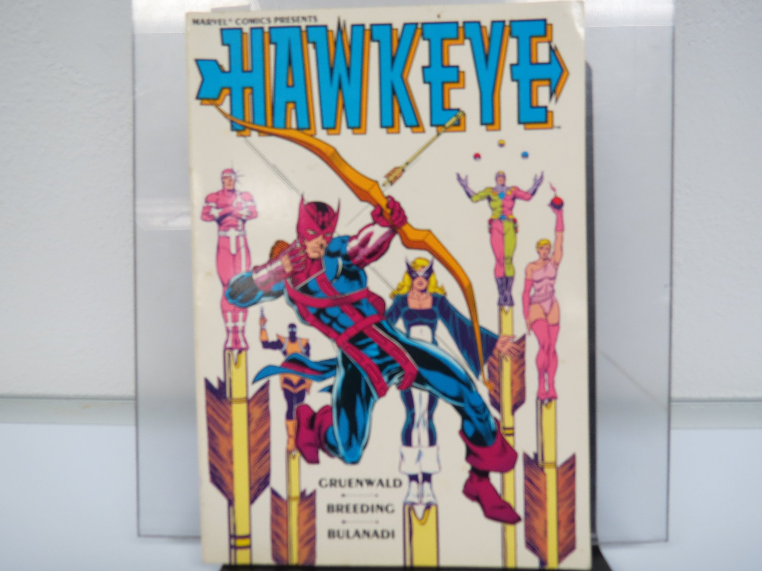 Amazon.com: Hawkeye: 9780871353641: Gruenwald, Mark: Books