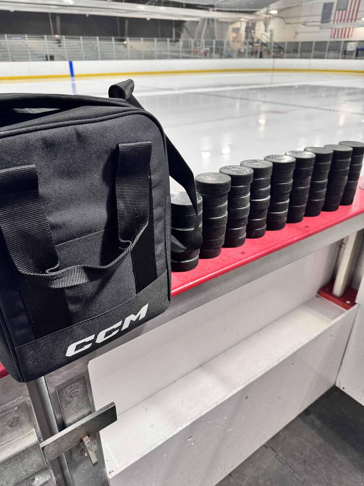 Amazon.com : CCM Deluxe Hockey Puck Bag, Black - Holds up to 60 pucks ...