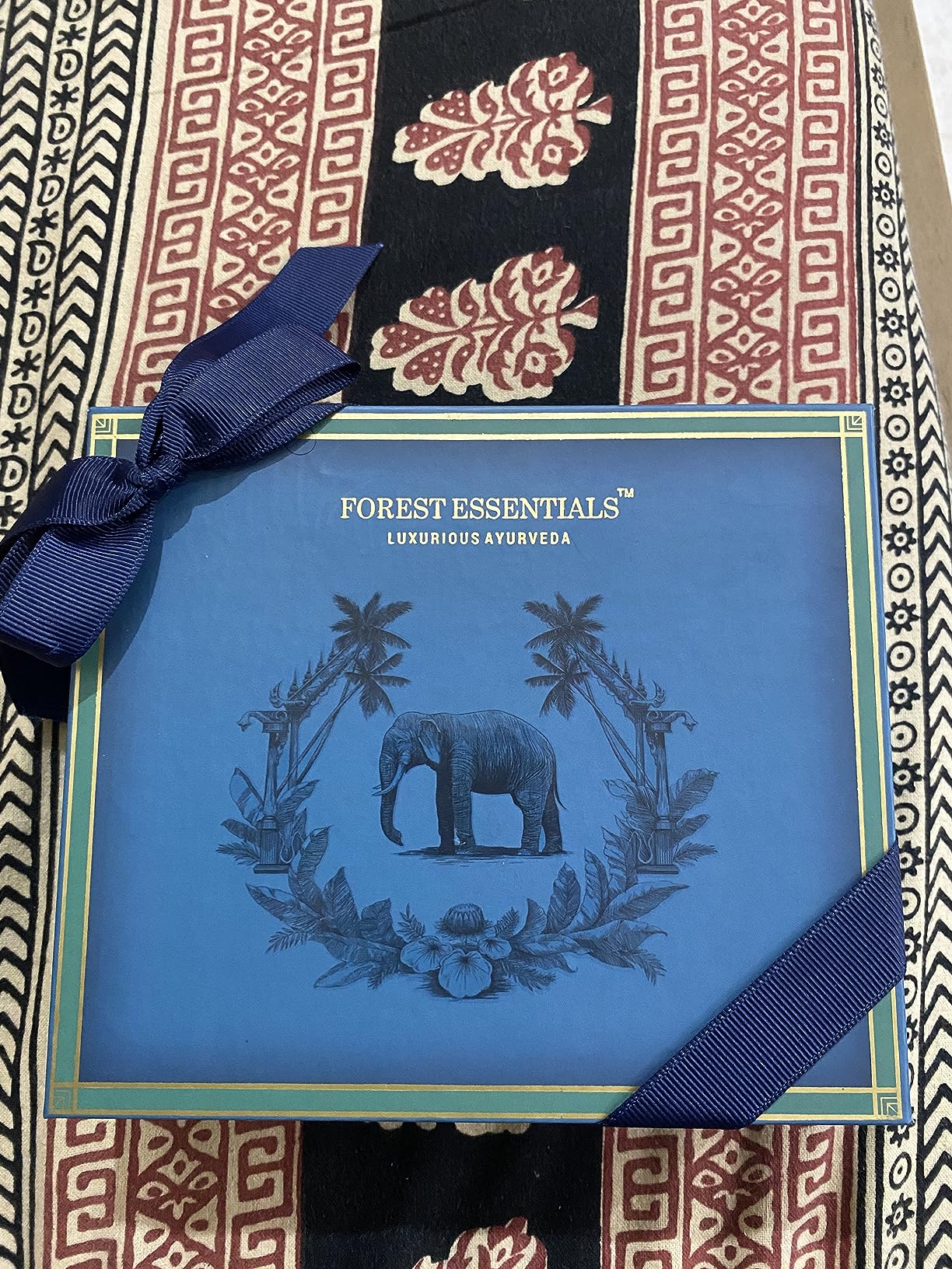 Forest Essentials Kit for Him, 150ml (Gift Box For Men) & Ayurvedic ...