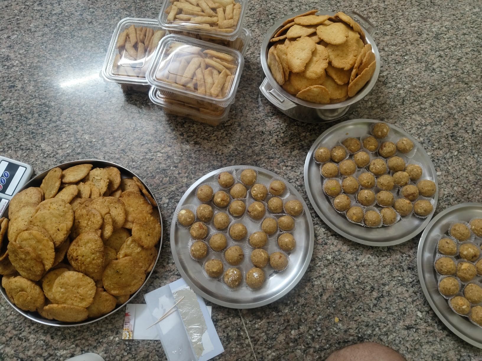 GOLD LEAF COMPANY Glc Edible Silver Leaf 99.9%.Silver Leaf,Chandi Ka ...