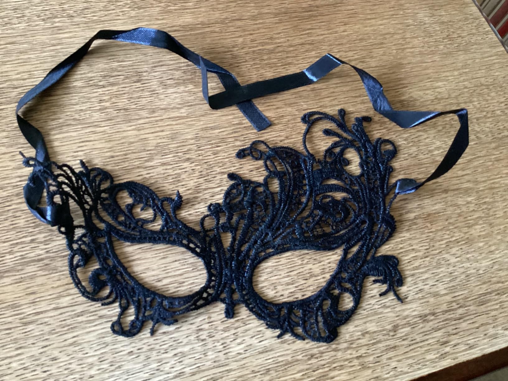 Jagowa 1 Piece Lace Masquerade Masks for Women, Sexy Lace Eye Mask for ...