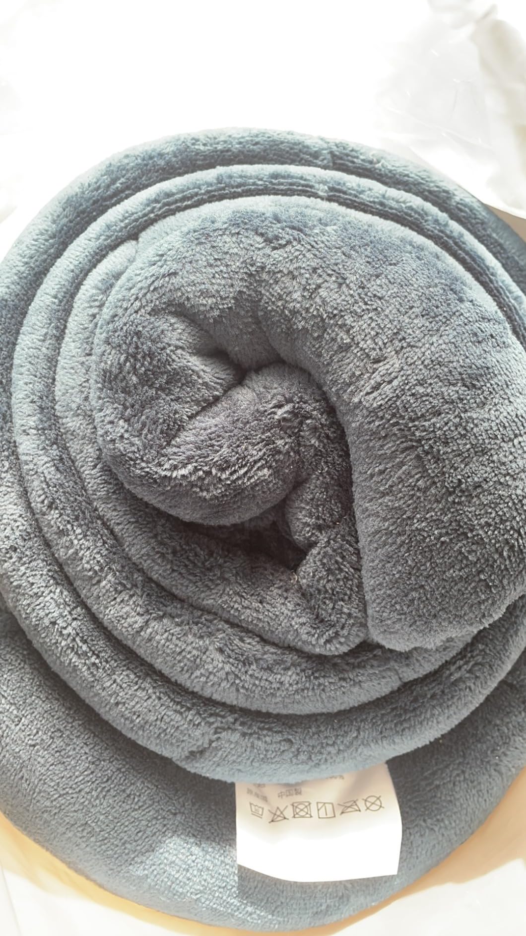 Amazon｜Atokazo こたつ敷布団 こたつマット 長方形 ラグ フランネル 無地 滑り止め付き 柔らかい 防音 防菌防臭 防ダニ 洗える 単品売り（グレージュ，190X240cm ...