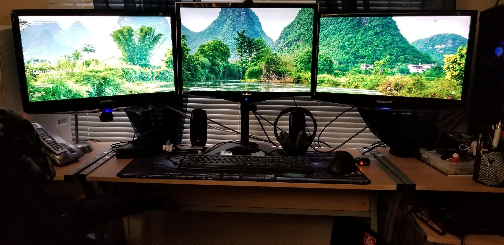 Mount-It! Triple Monitor Stand | 3 Monitor Stand Fits 19 20 21 22 23 24 ...