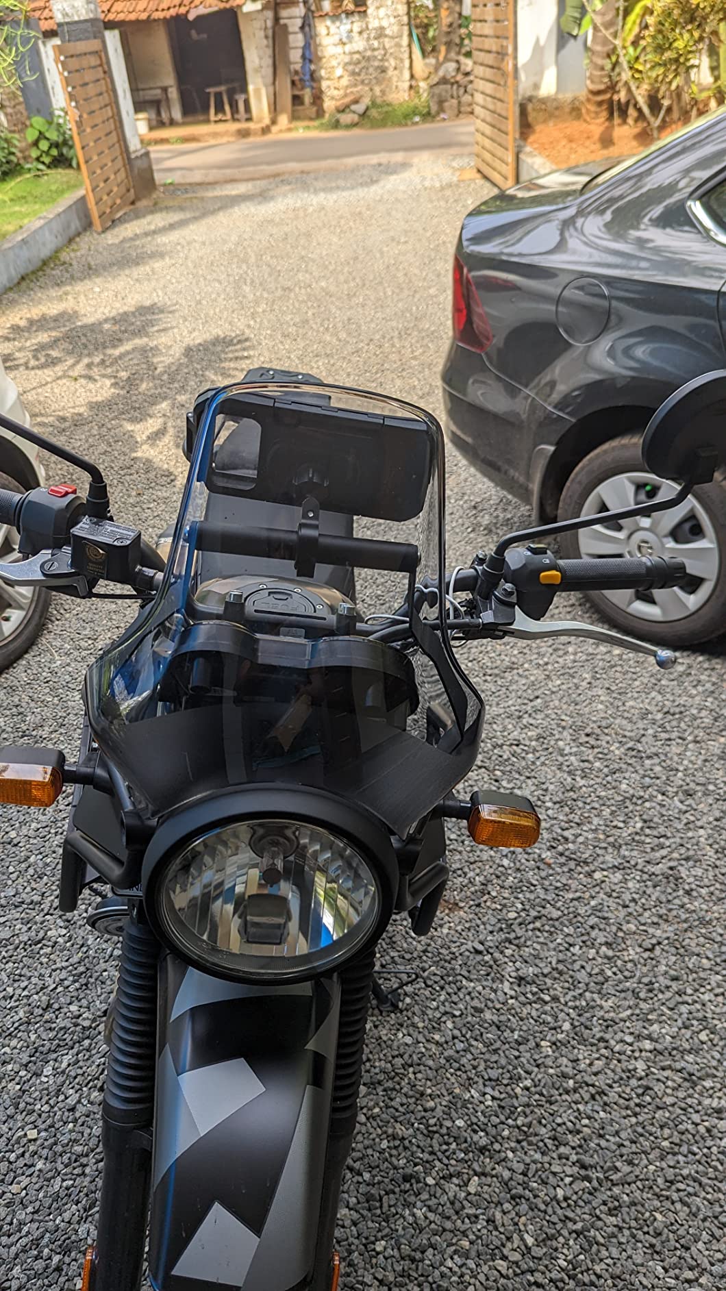 Vagary Metal GPS Mount for R E Himalayan BS6 : Amazon.in: Electronics