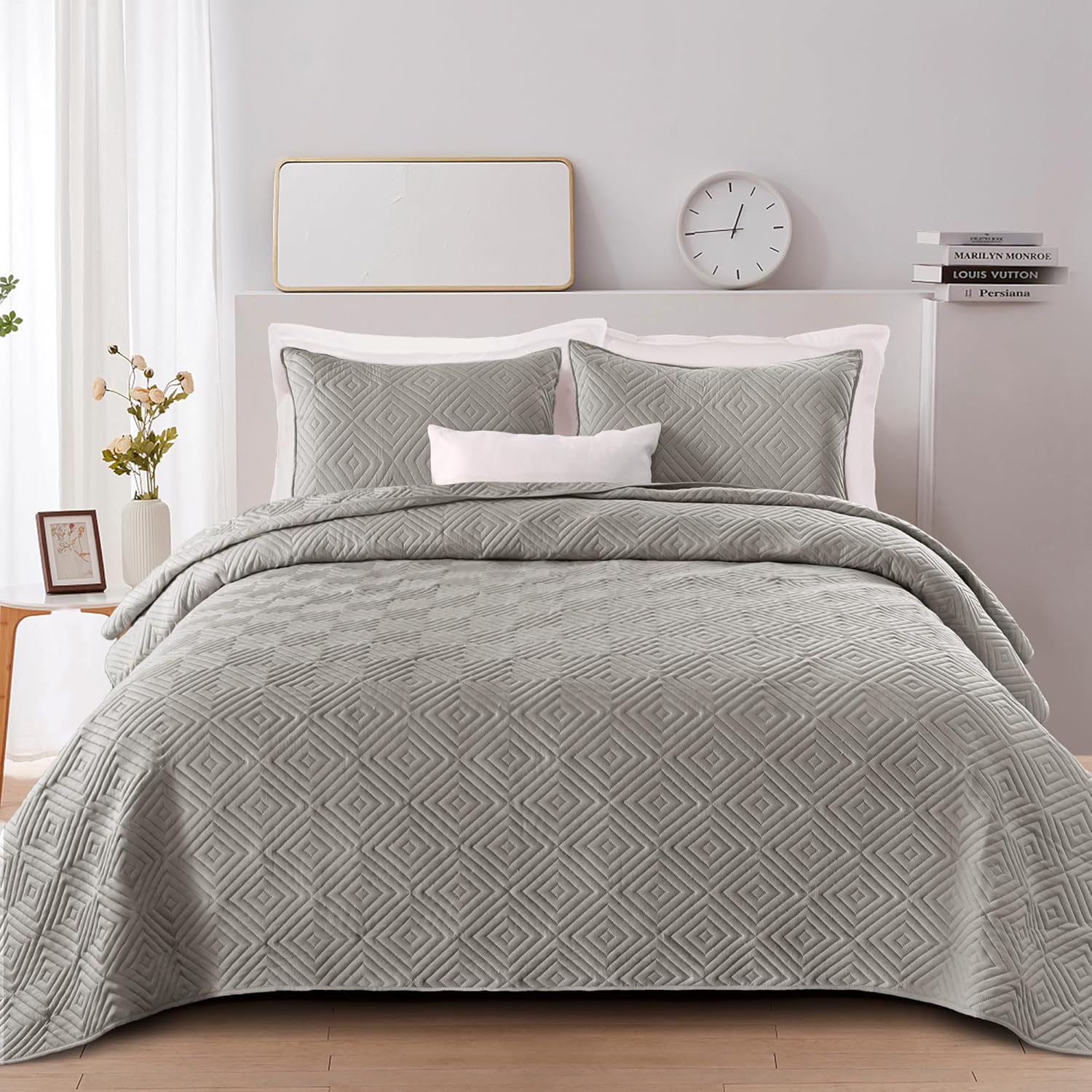 Amazon.com: Exclusivo Mezcla 3-Piece Light Gray Quilt Set, Square ...