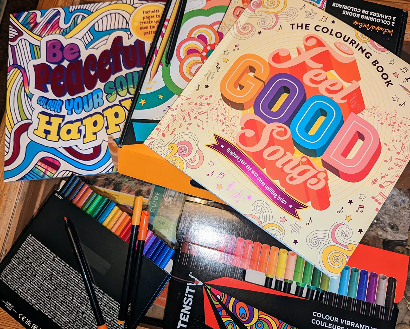 Bic Intensity Colouring Set, 24 Colouring Felt Tip Pens, 24 Coloured ...