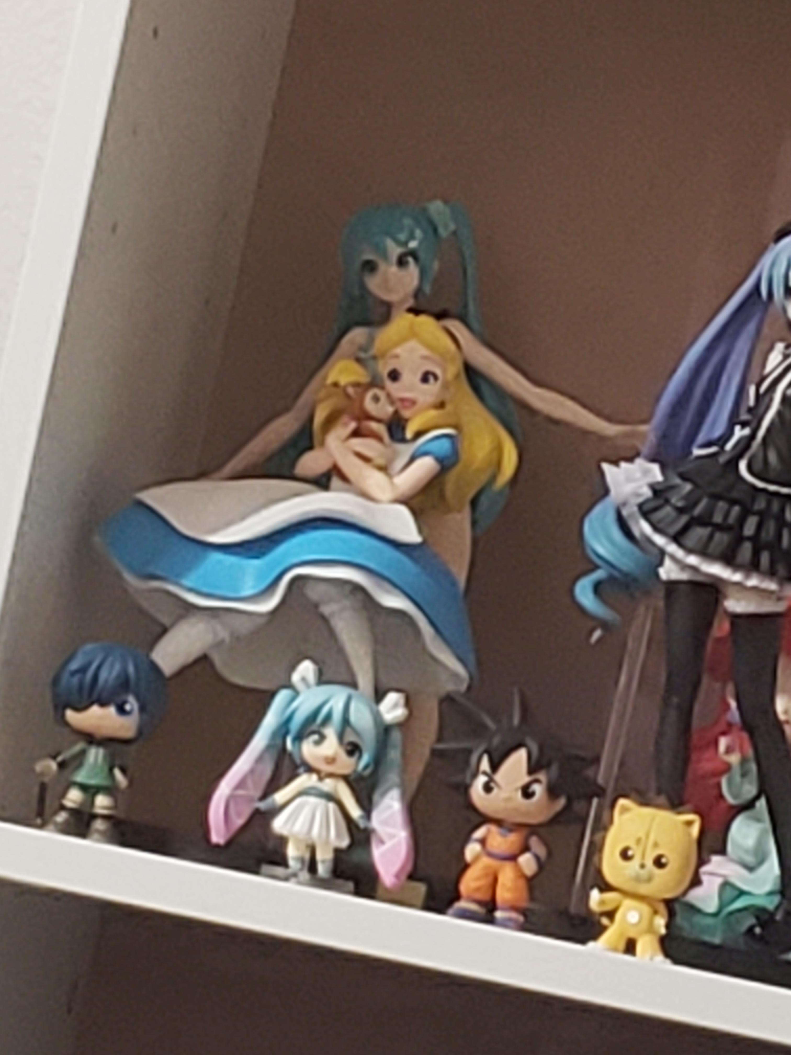 Amazon.com: SEGA Alice in Wonderland Alice premium figures : Toys & Games