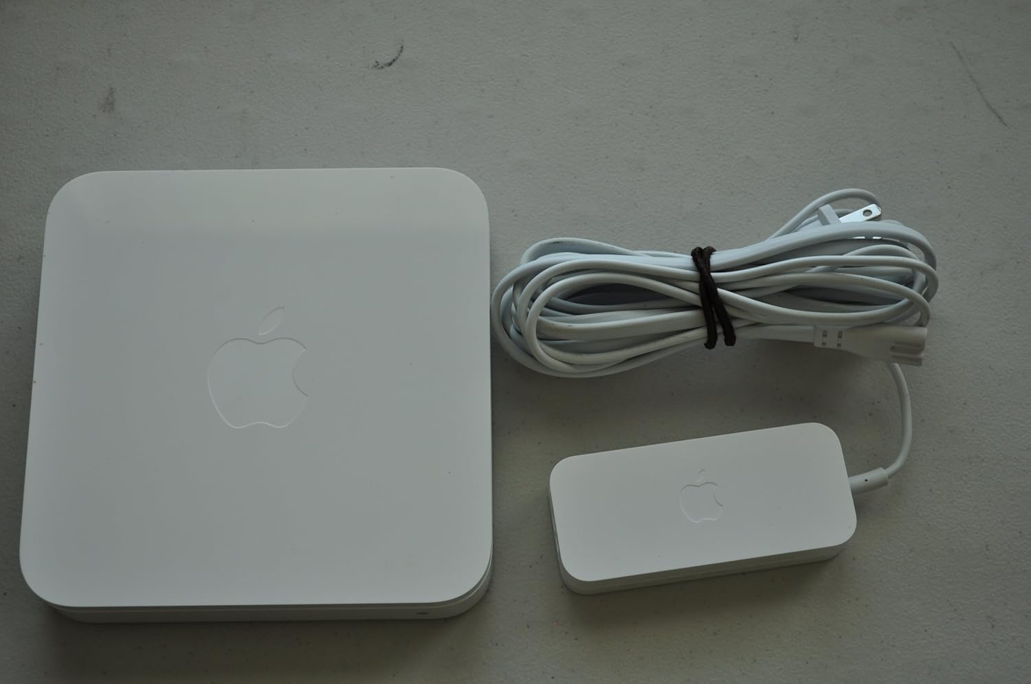 Amazon.com: Apple MB053LL/A AirPort Extreme Base Station : Electronics