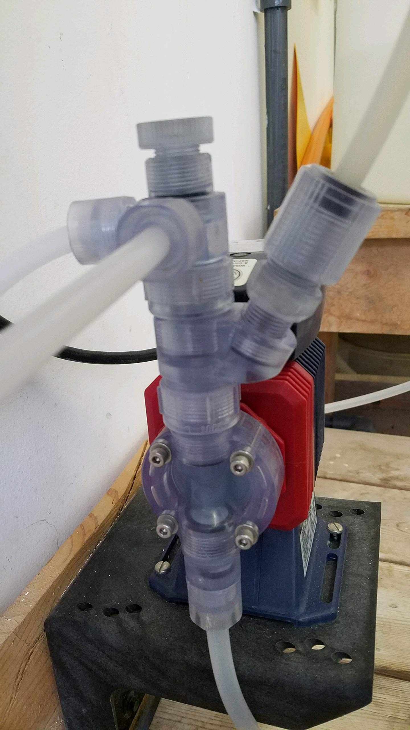 Walchem Metering Pump Model EZB11D1-VCA 0.5 GPH / 150 PSI 115VAC 3/8 ...