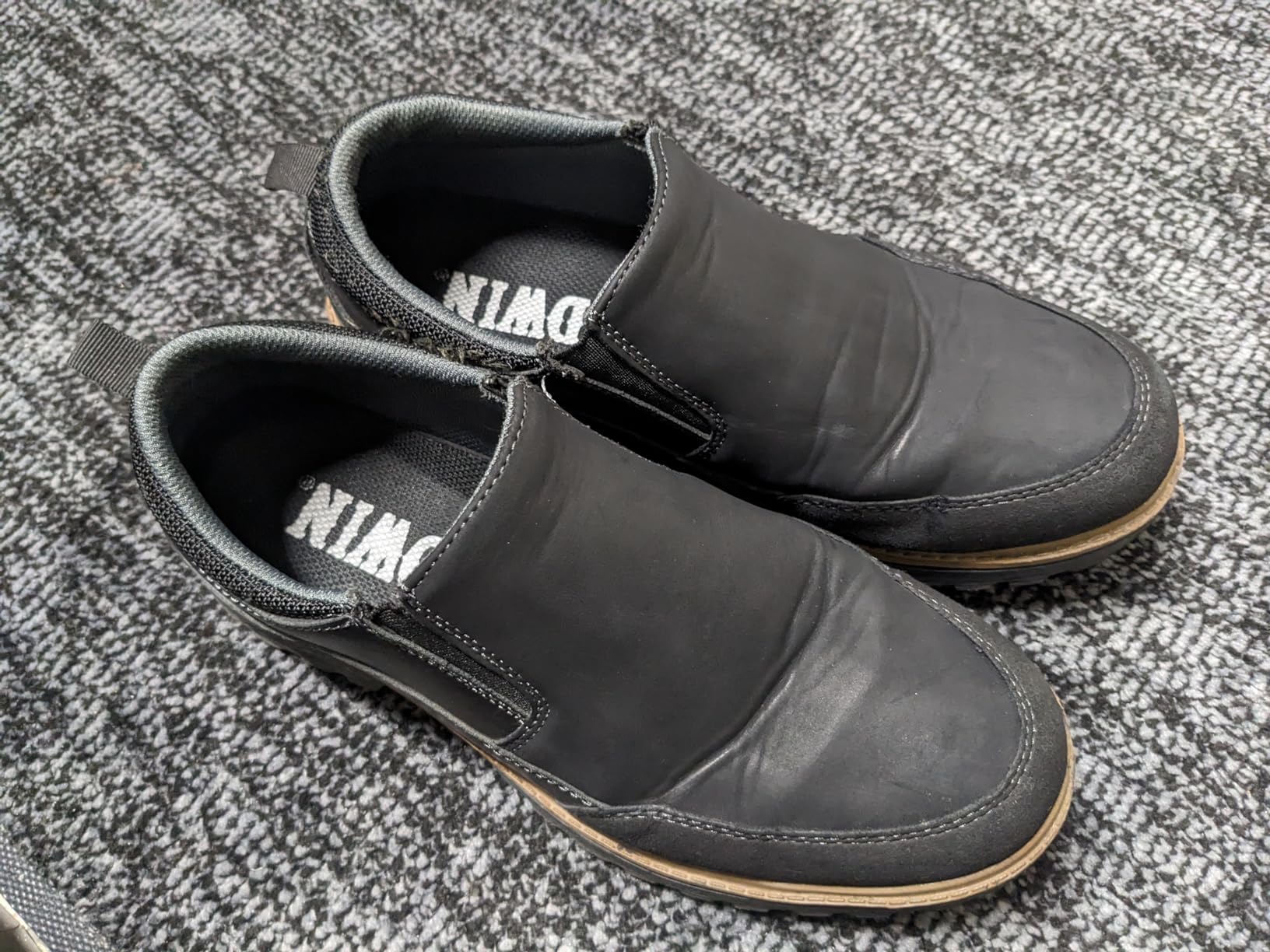 Amazon | [エドウィン] スリッポン メンズ 防水 カジュアルシューズ 革靴 スニーカー 超軽量 ウォーキングシューズ PUレザー EVA底 3E 紐なし 紳士靴 edm544 ...