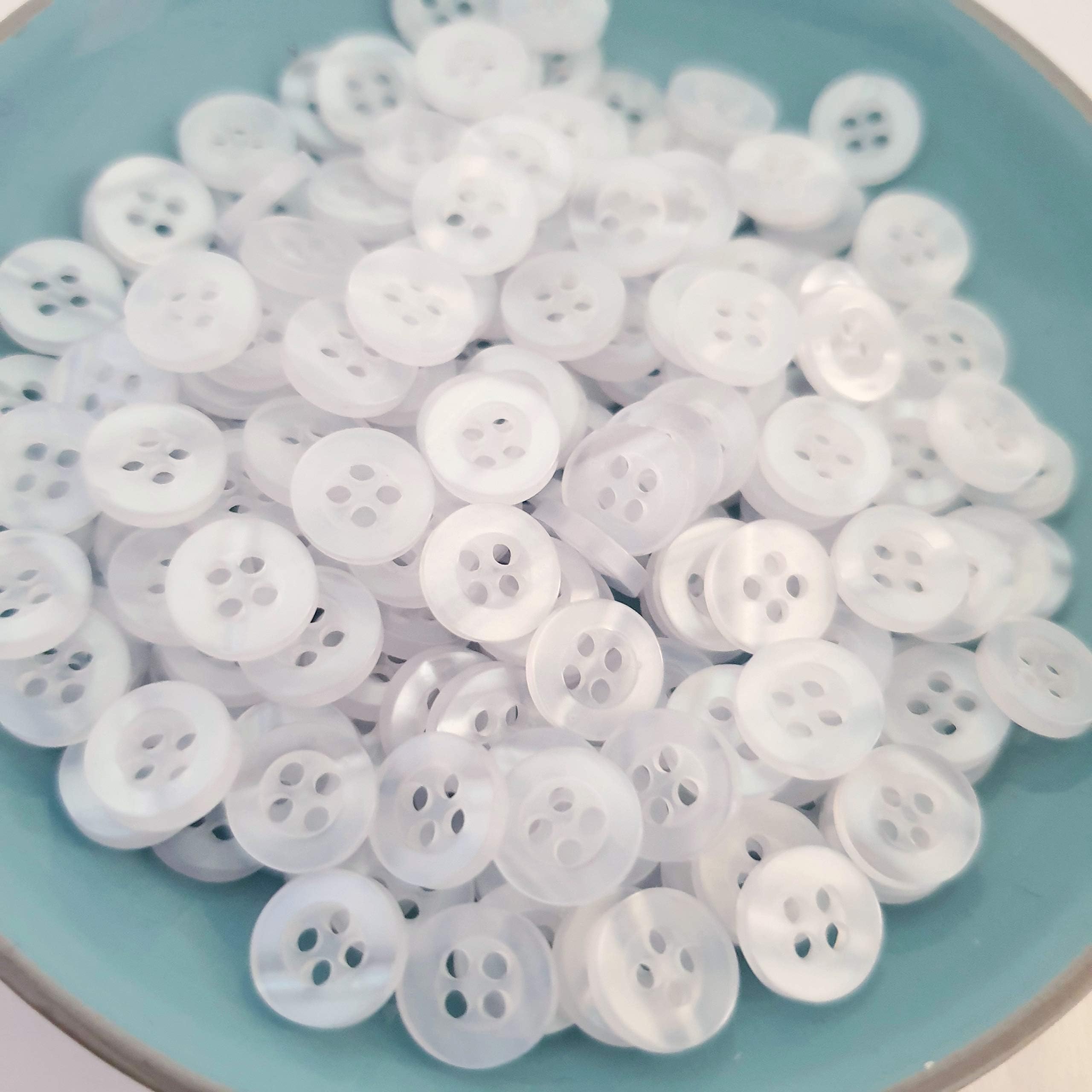 Pack of 12 White Sew on 15mm Round Buttons Flat 4 Holes 24L 24 Ligne ...