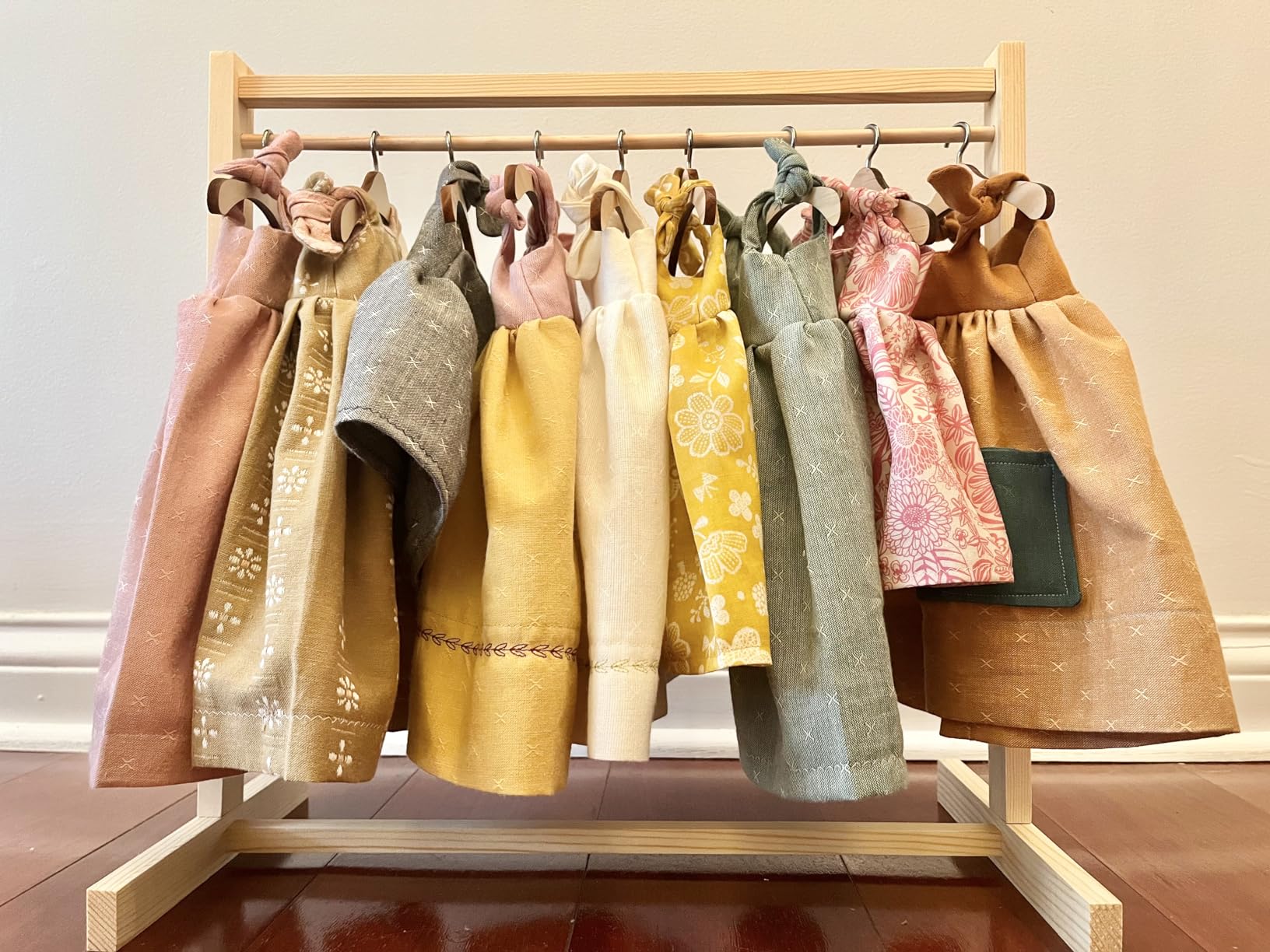 Amazon.com: Kisangel Wooden Clothing Rack 1pc Doll Clothes Rack ...