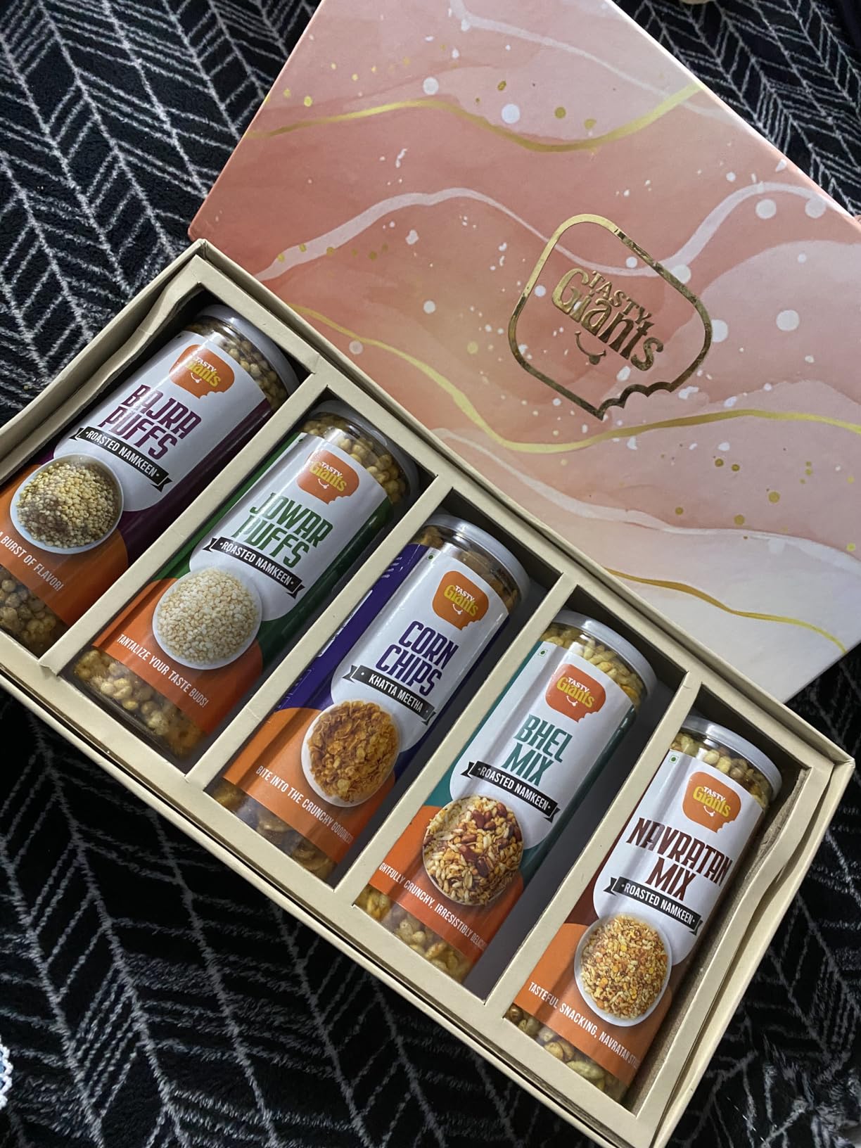 Tasty Giants Regal Gift Box | Roasted Snacks Gift Box | Diwali Gift ...