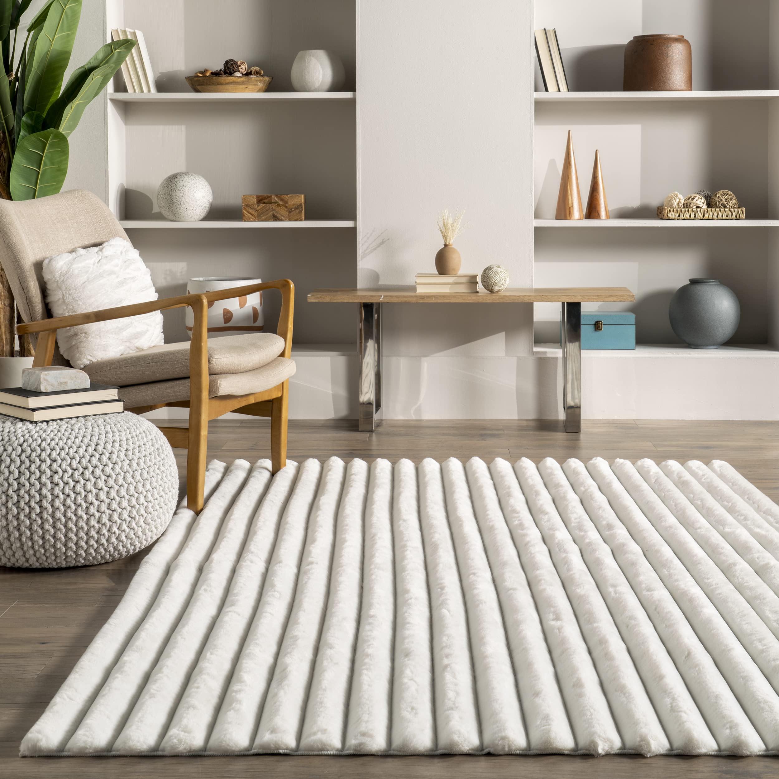 nuLOOM Kai Stripe Faux Rabbit Machine Washable Area Rug, 4x6, White