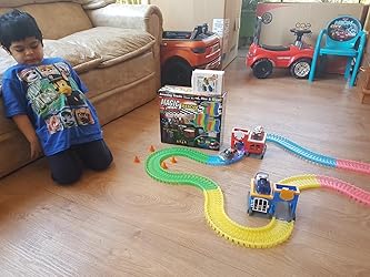 Amazon.com: Ontel Magic Tracks Rescue - 2 Race Cars & 10' of Flexible ...