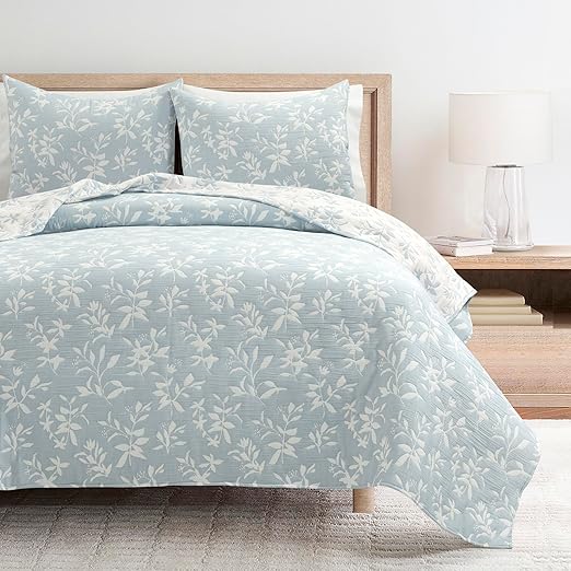 Amazon.com: Lush Decor Floral Jacquard Reversible Matelasse Quilt Queen ...