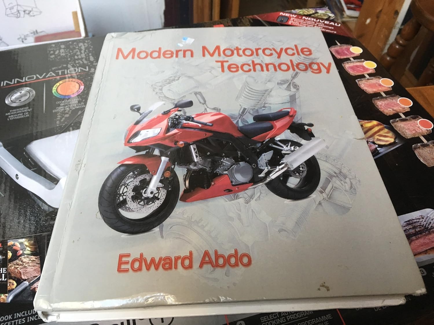 Modern Motorcycle Technology: Abdo, Edward: 9781418012649: Amazon.com ...