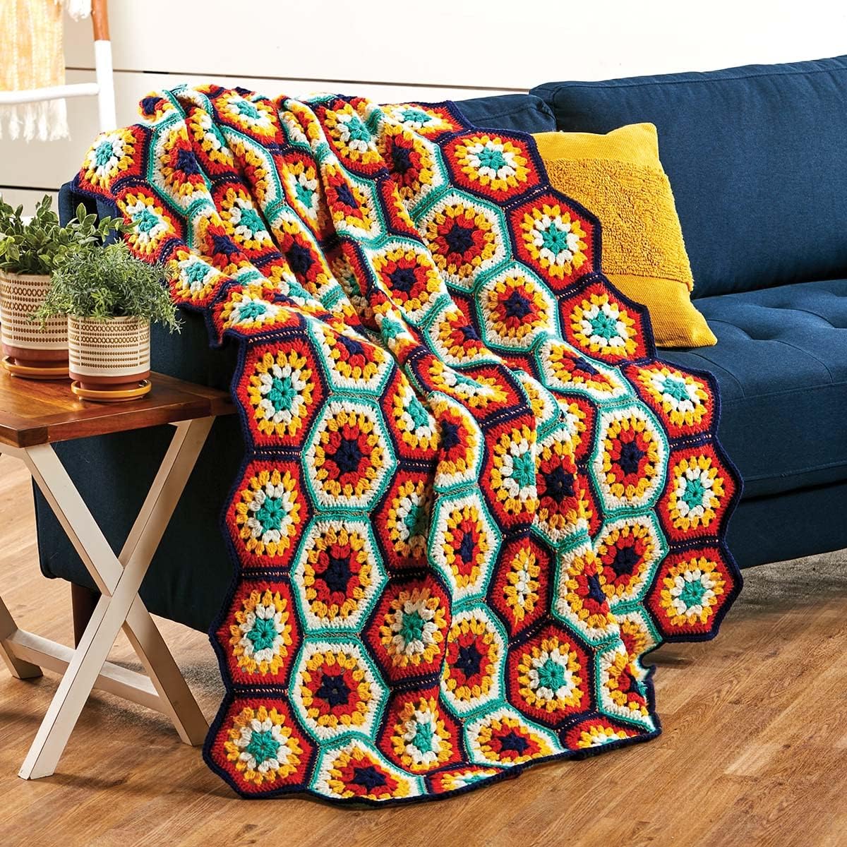 Amazon.com: Herrschners Amaryliss Holiday Afghan Crochet Kit