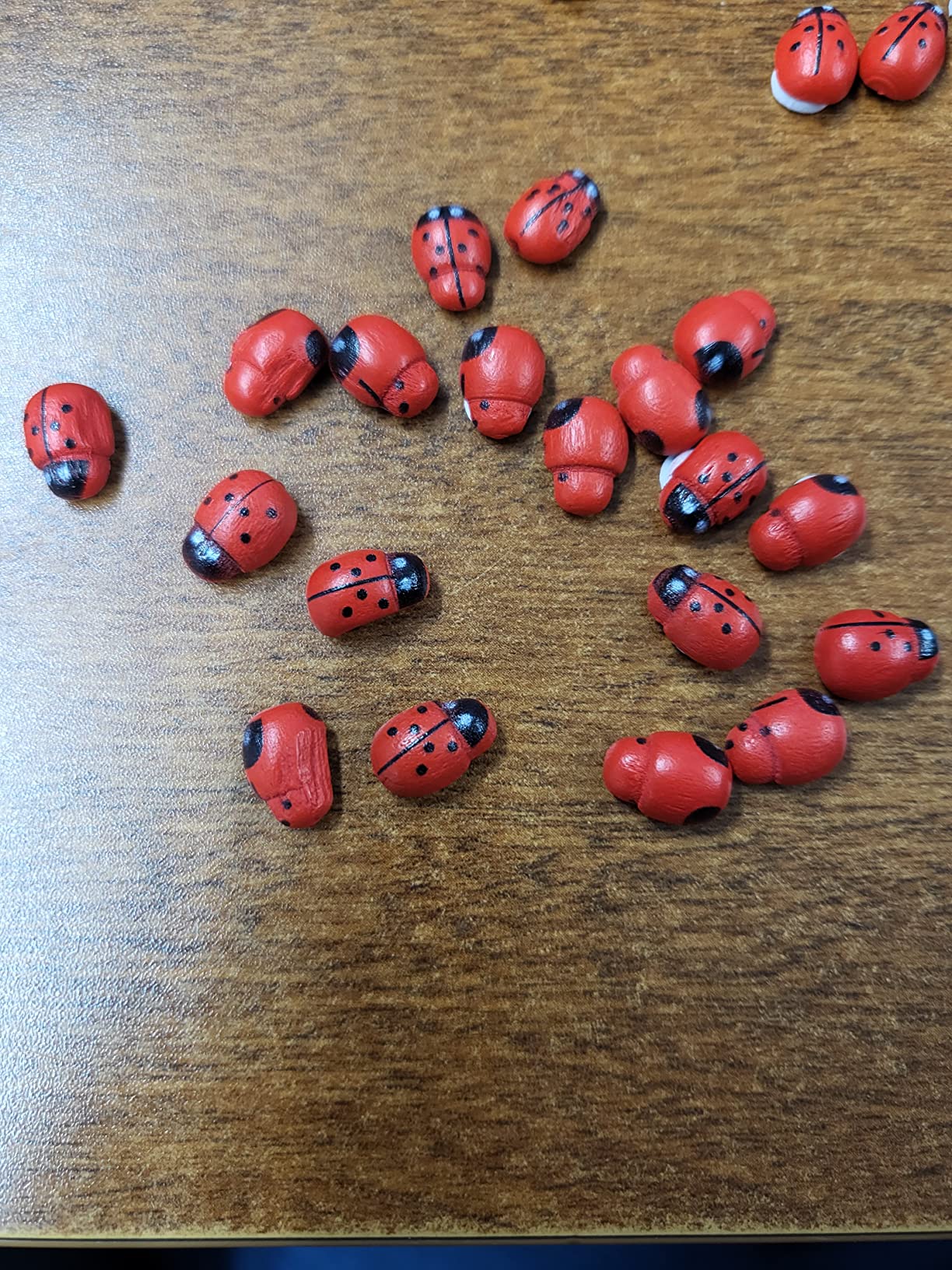 Amazon.com: Dong Huang 200pcs Mini Fake Ladybug Model Figurine ...