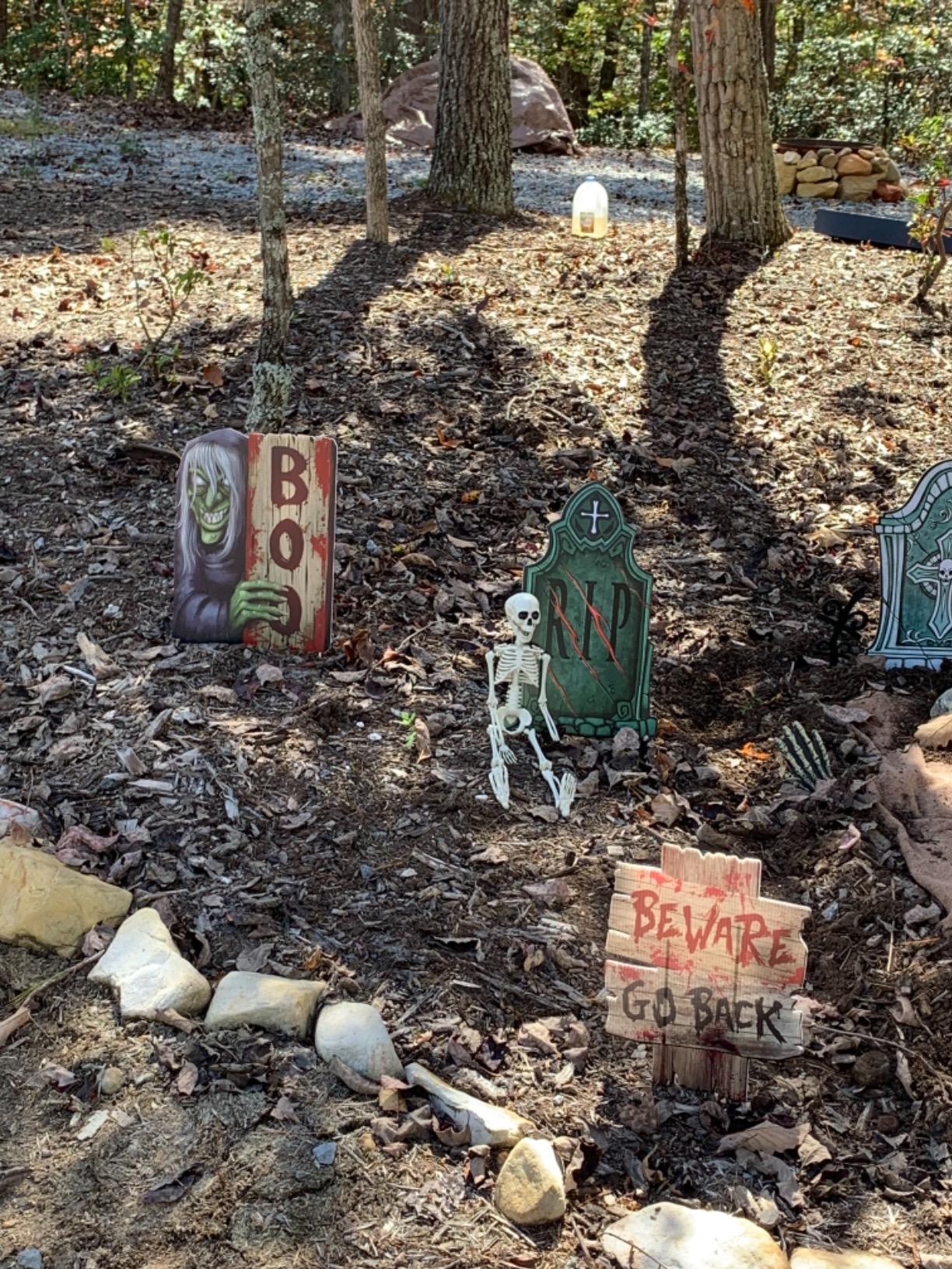 Amazon.com : Yard Signs for Halloween Beware Signs Yard Stakes Warning ...