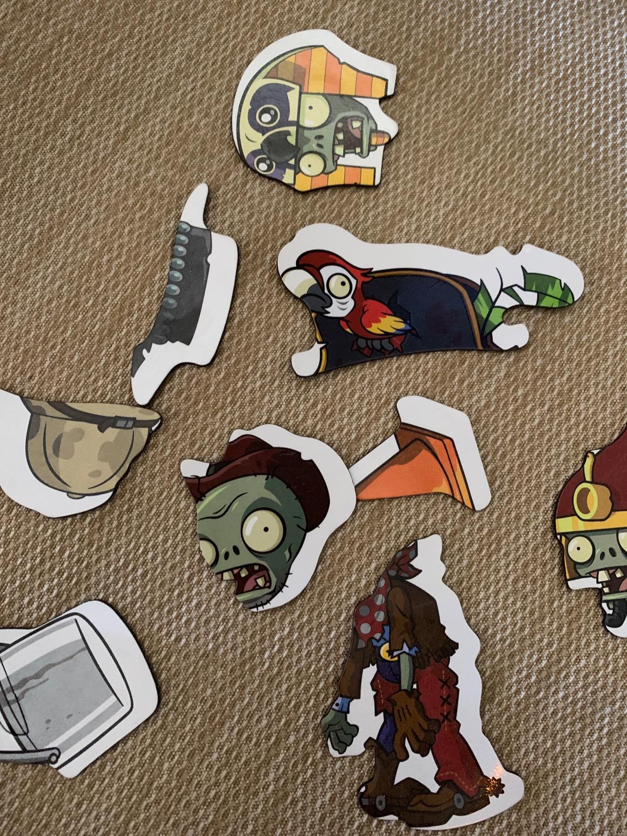 Plants vs. Zombies: Create Your Own Zombie: A Magnetic Kit : Running ...