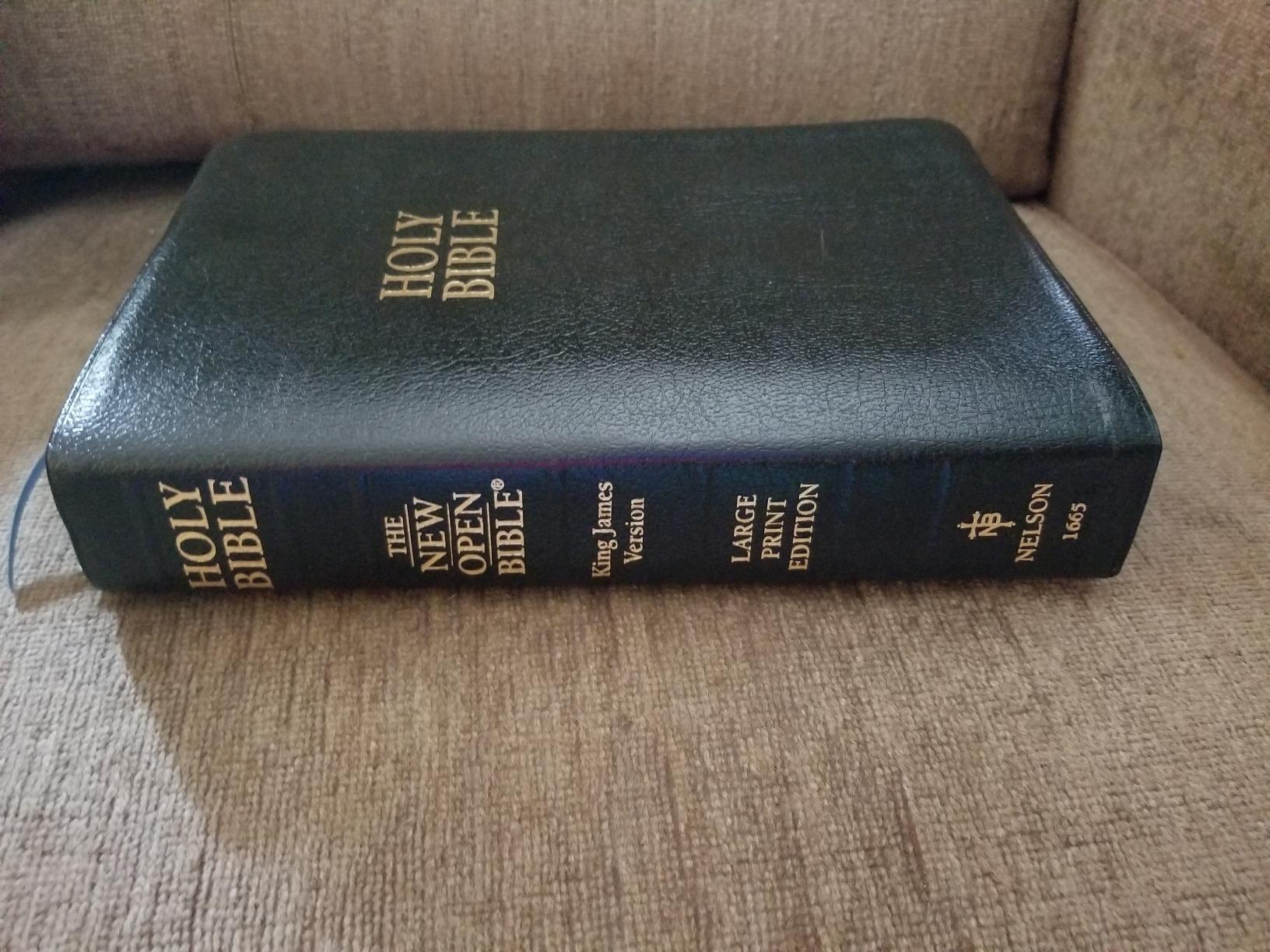 Holy Bible: New Analytical Indexed Edition: Unknown: Amazon.com: Books