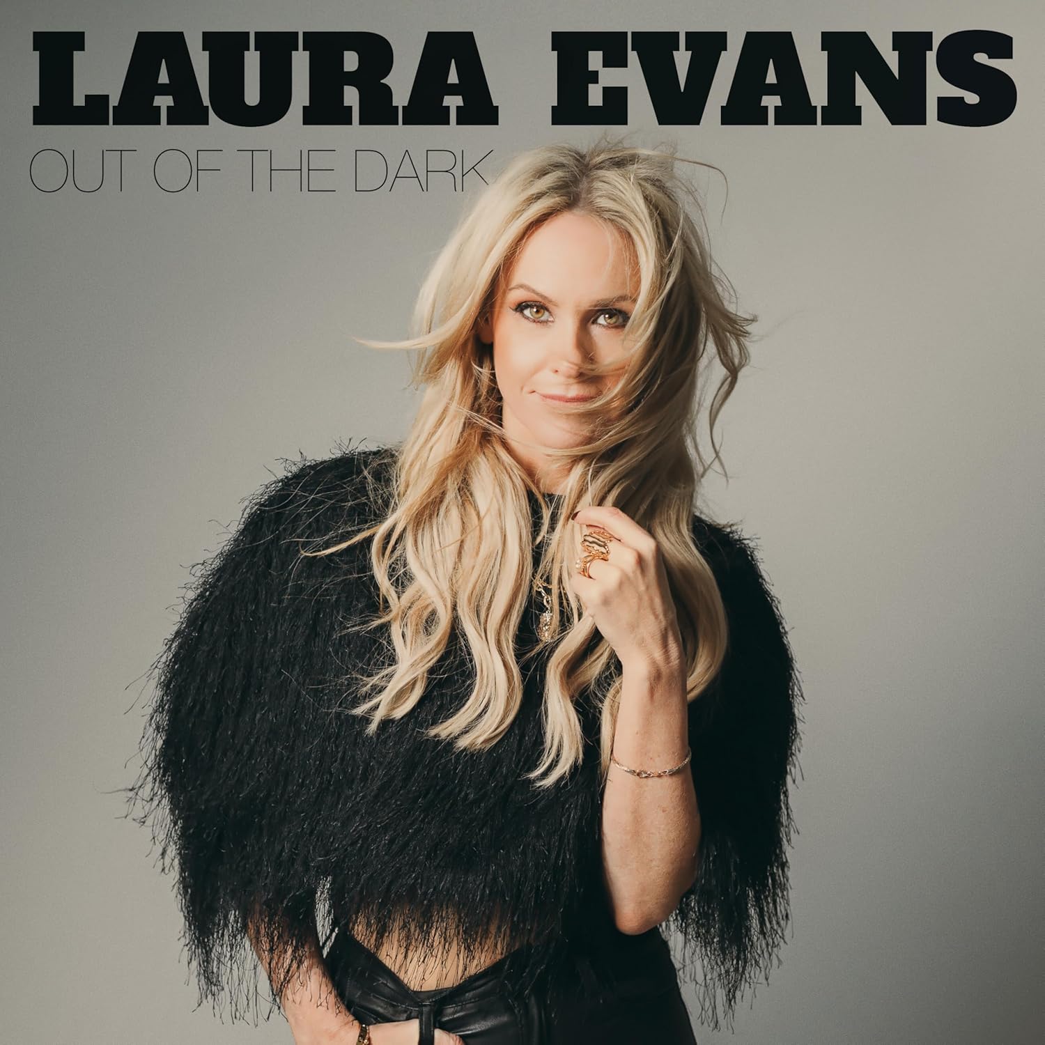 Laura Evans - Out Of The Dark - Amazon.com Music