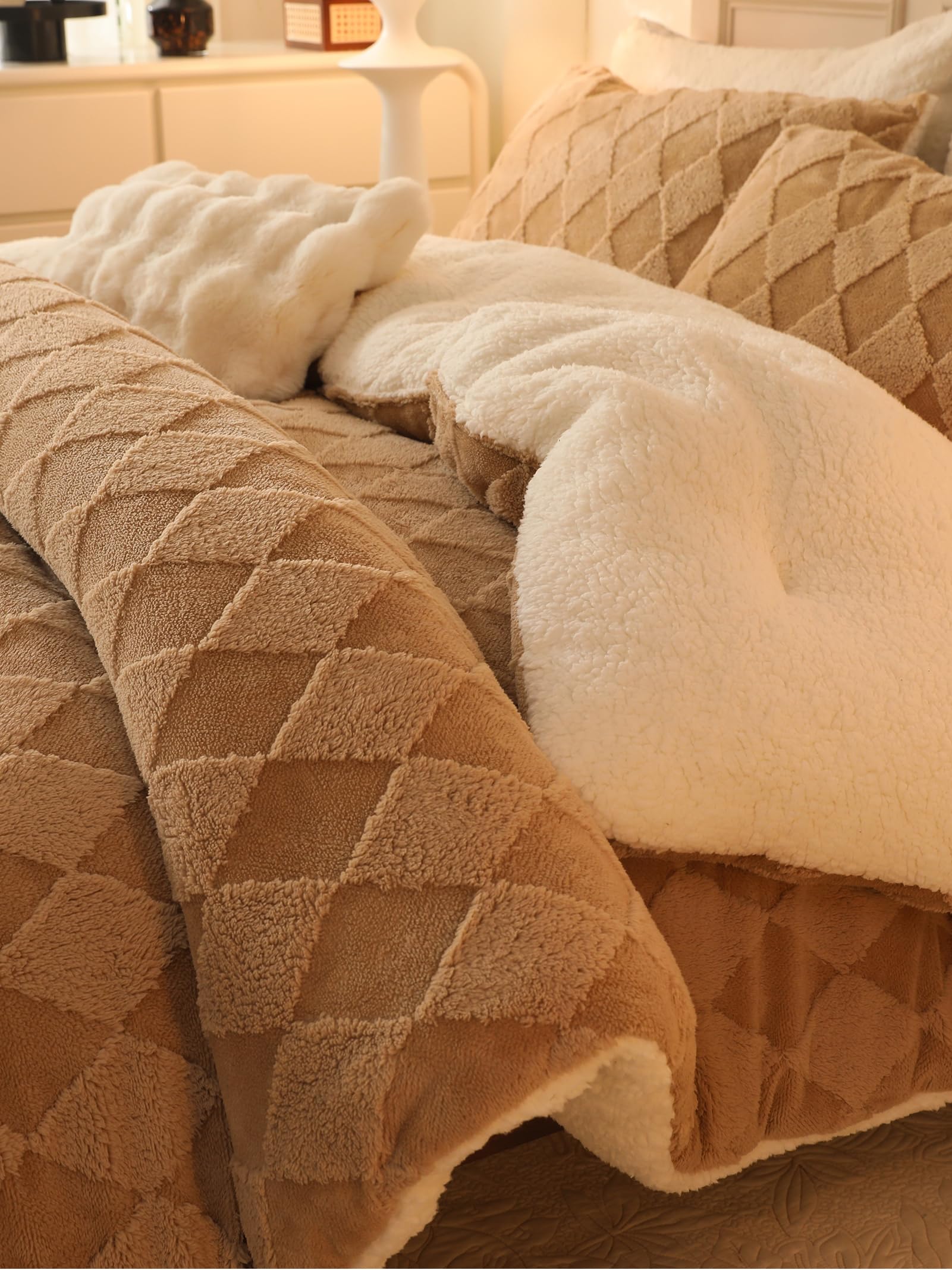 Amazon.com: hadamick Tufted Fleece Comforter Set Queen - Super Soft ...