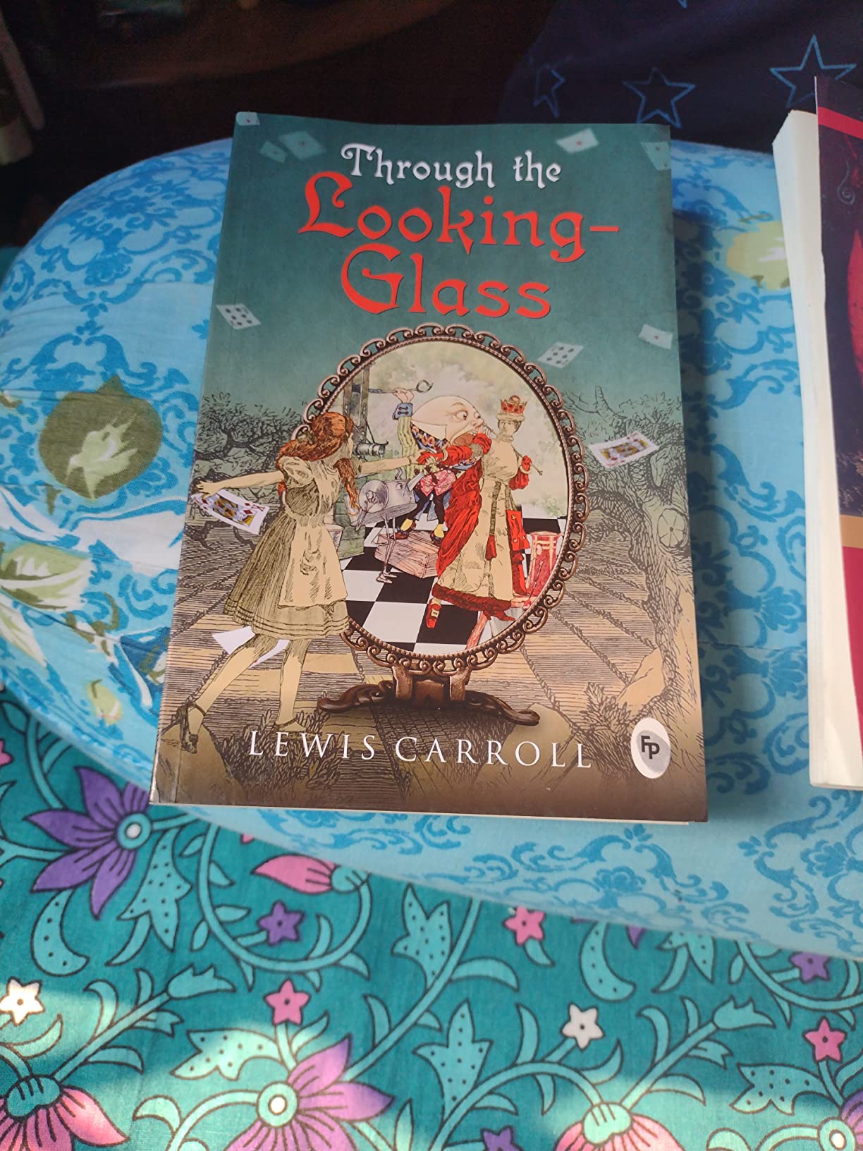 Through the Looking-Glass : Lewis Carroll: Amazon.in: Books