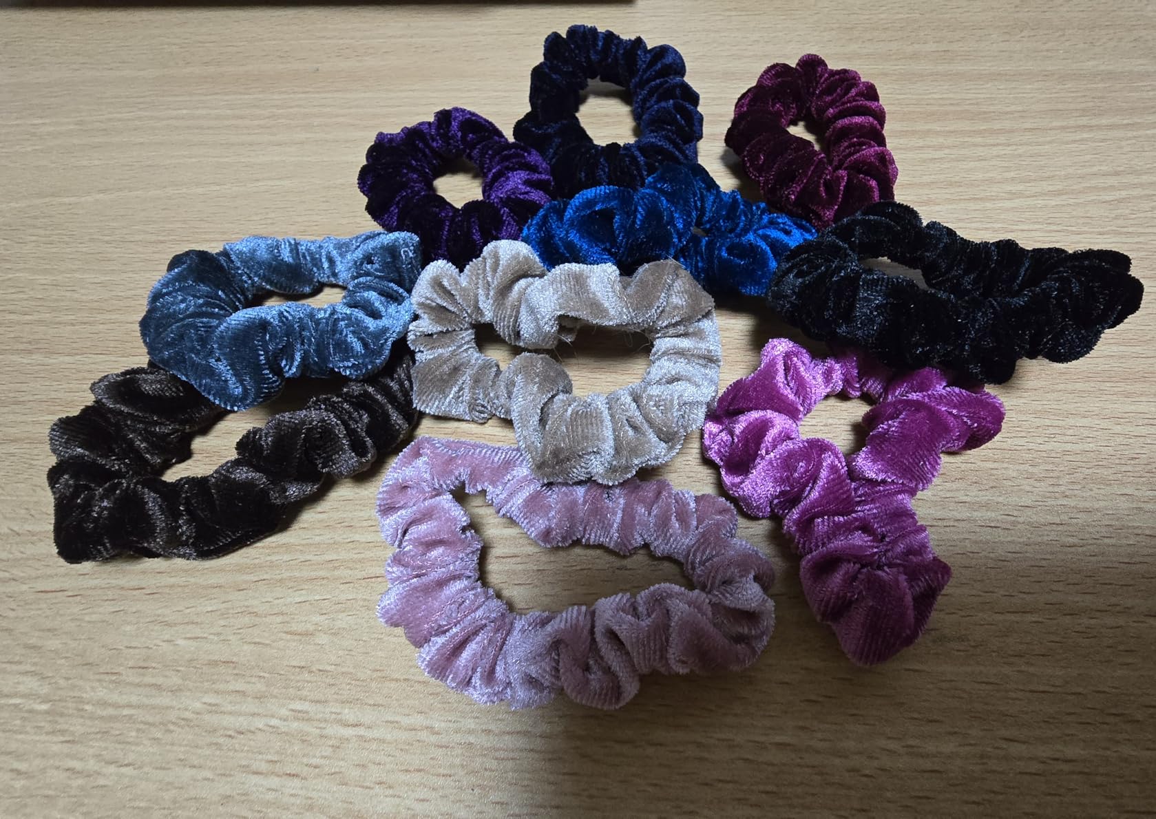 Amazon | shefun ベロア シュシュ 大人 小さめ10個セット 跡がつかない ヘアゴム レディース 髪ゴム ベルベット 可愛い おしゃれ ヘアアクセ 髪飾り JP231 ...