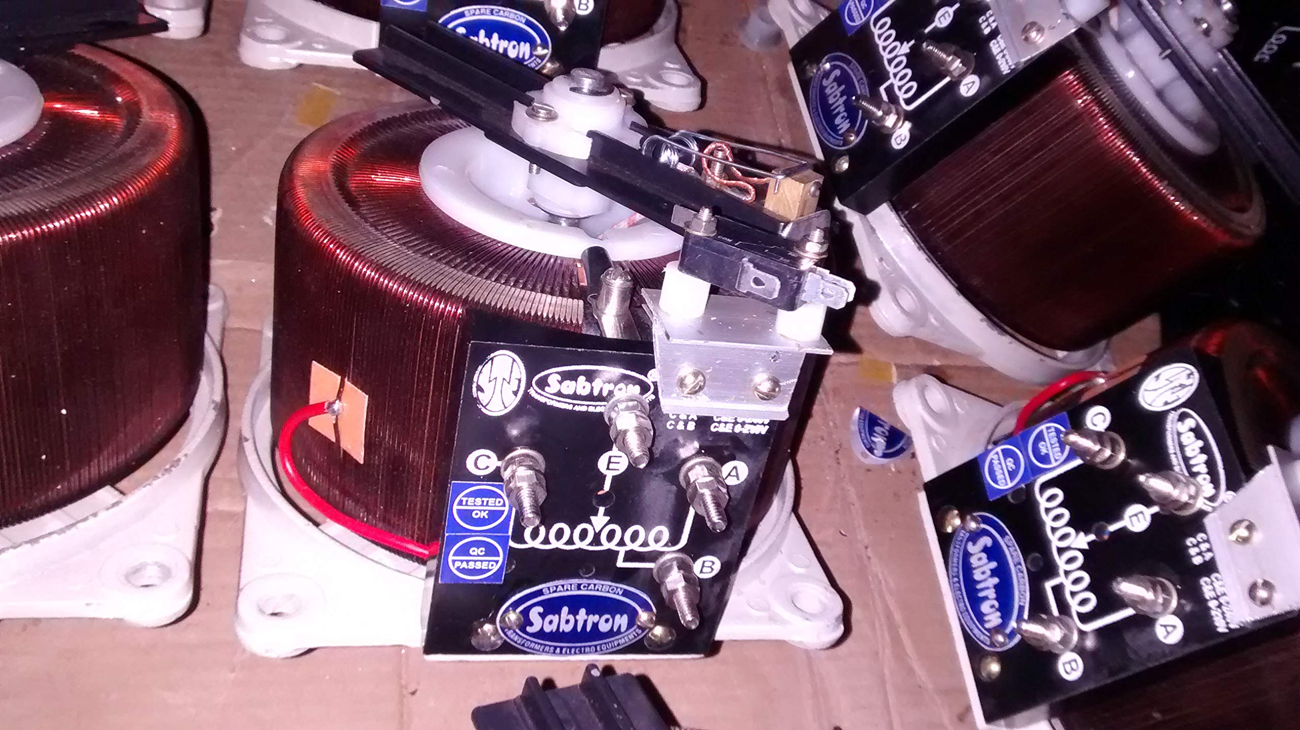 SABTRON 15 AMPS SINGLE PHASE OPEN TYPE VARIABLE TRANSFORMER : Amazon.in ...