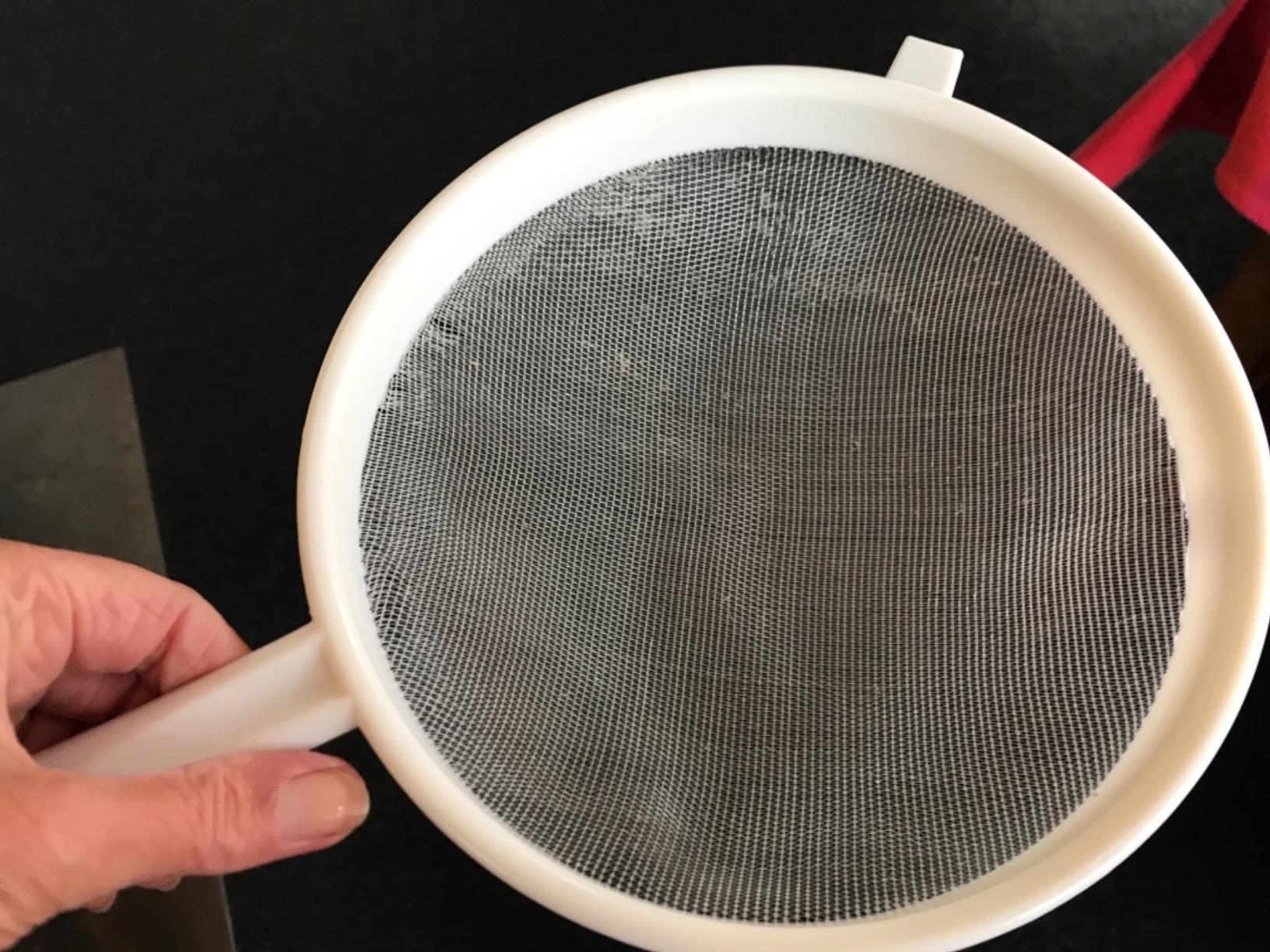 Tebery Set of 4 Fine Mesh Plastic Sieve Set-10 cm (4"),14 cm (5.5 ...