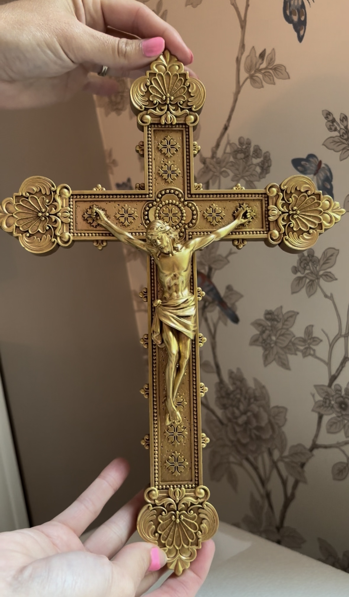 Watch Absolutely beautiful crucifix on Amazon Live