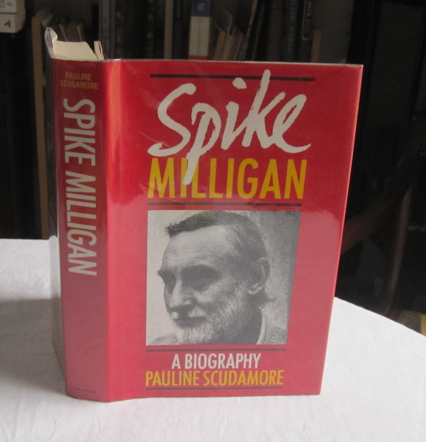 Spike Milligan: A biography: Scudamore, Pauline: 9780246122759: Amazon ...