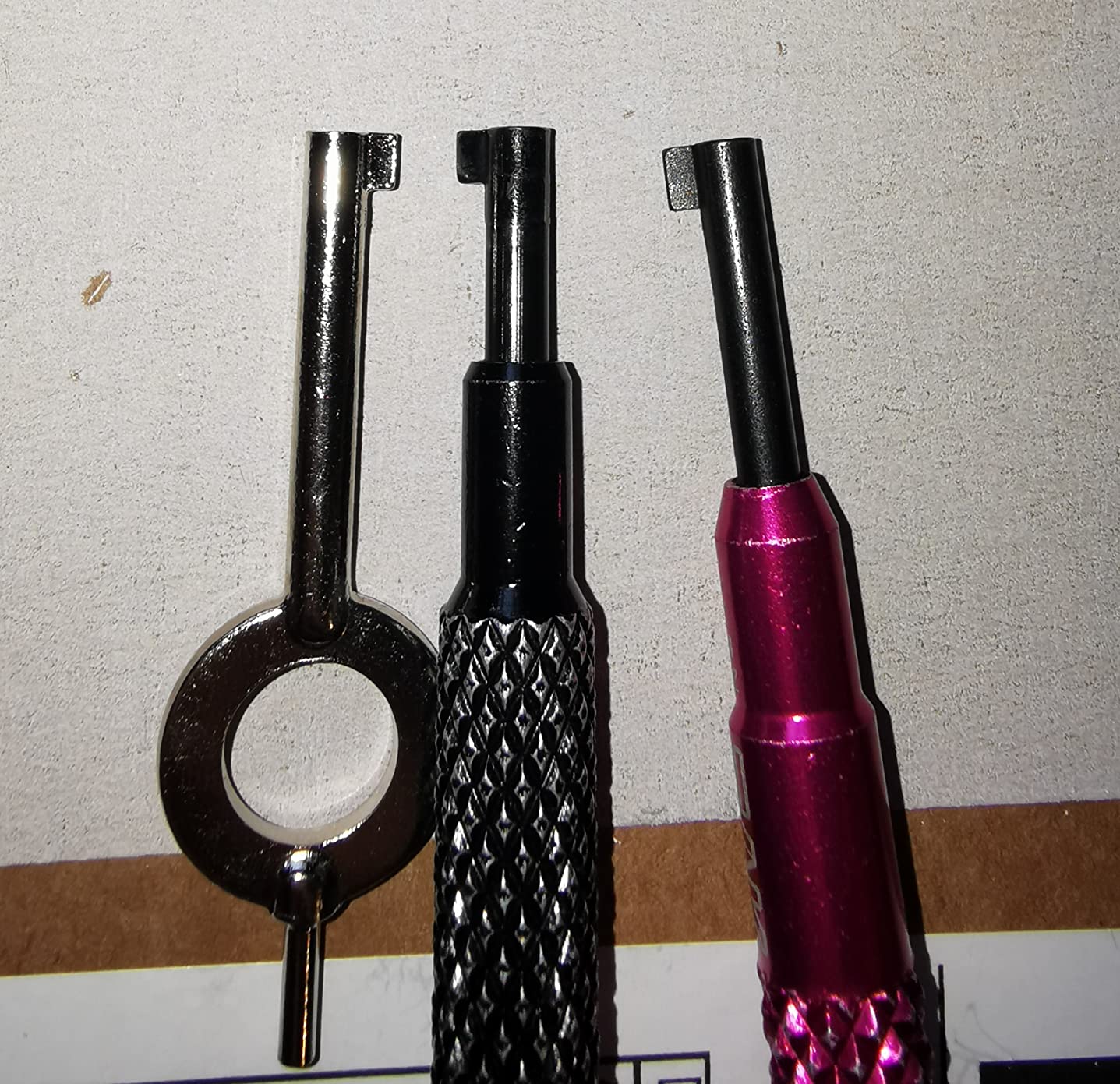 Savage Island Universal Handcuff Key with Keyring : Amazon.co.uk: Fashion