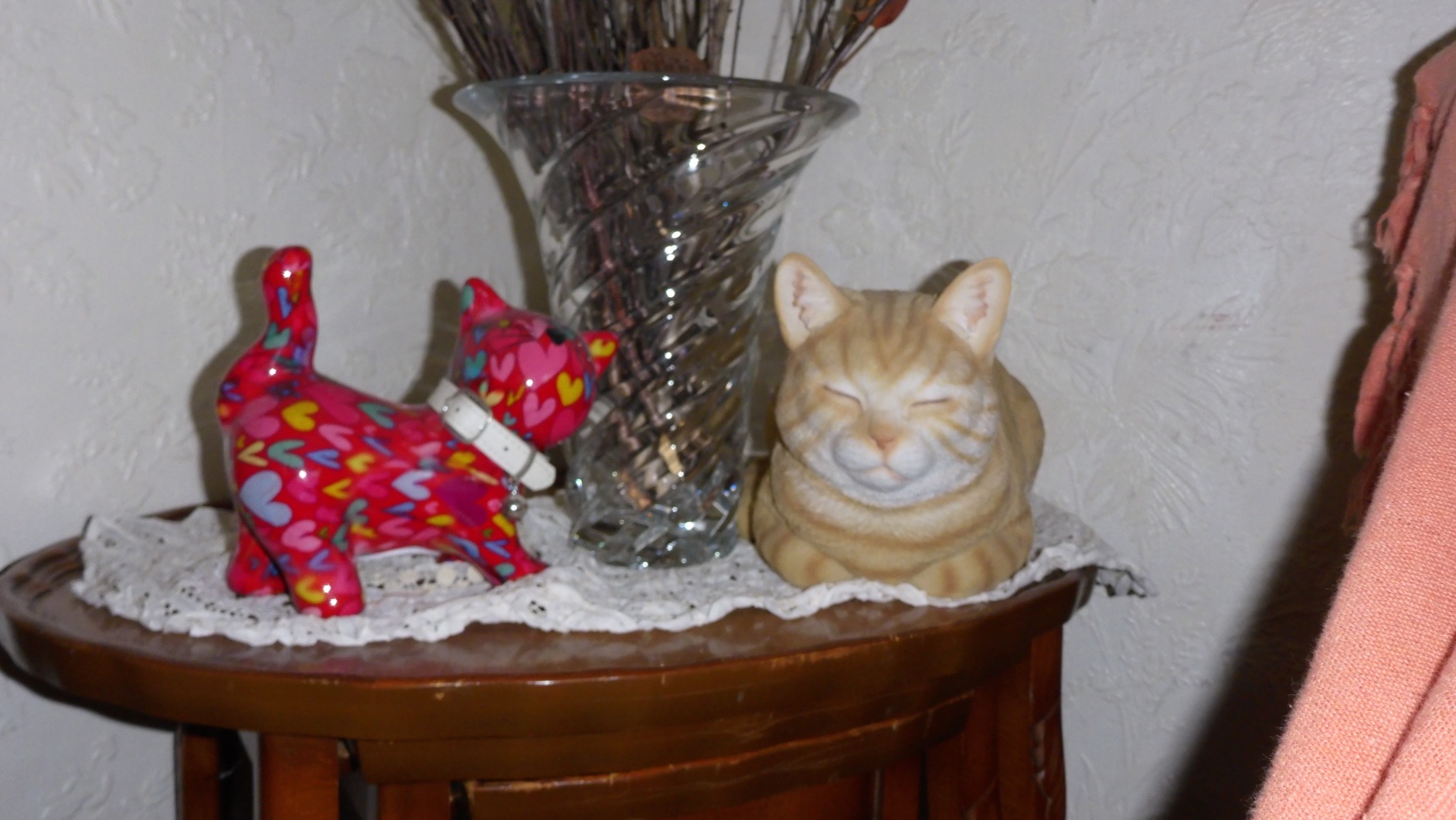 Vivid Arts Ginger Dreaming Cat Resin Ornament : Amazon.co.uk: Garden